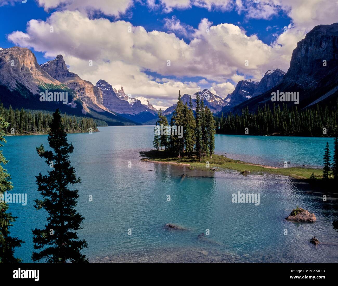Maligne lake canada spirit island hi-res stock photography and images ...
