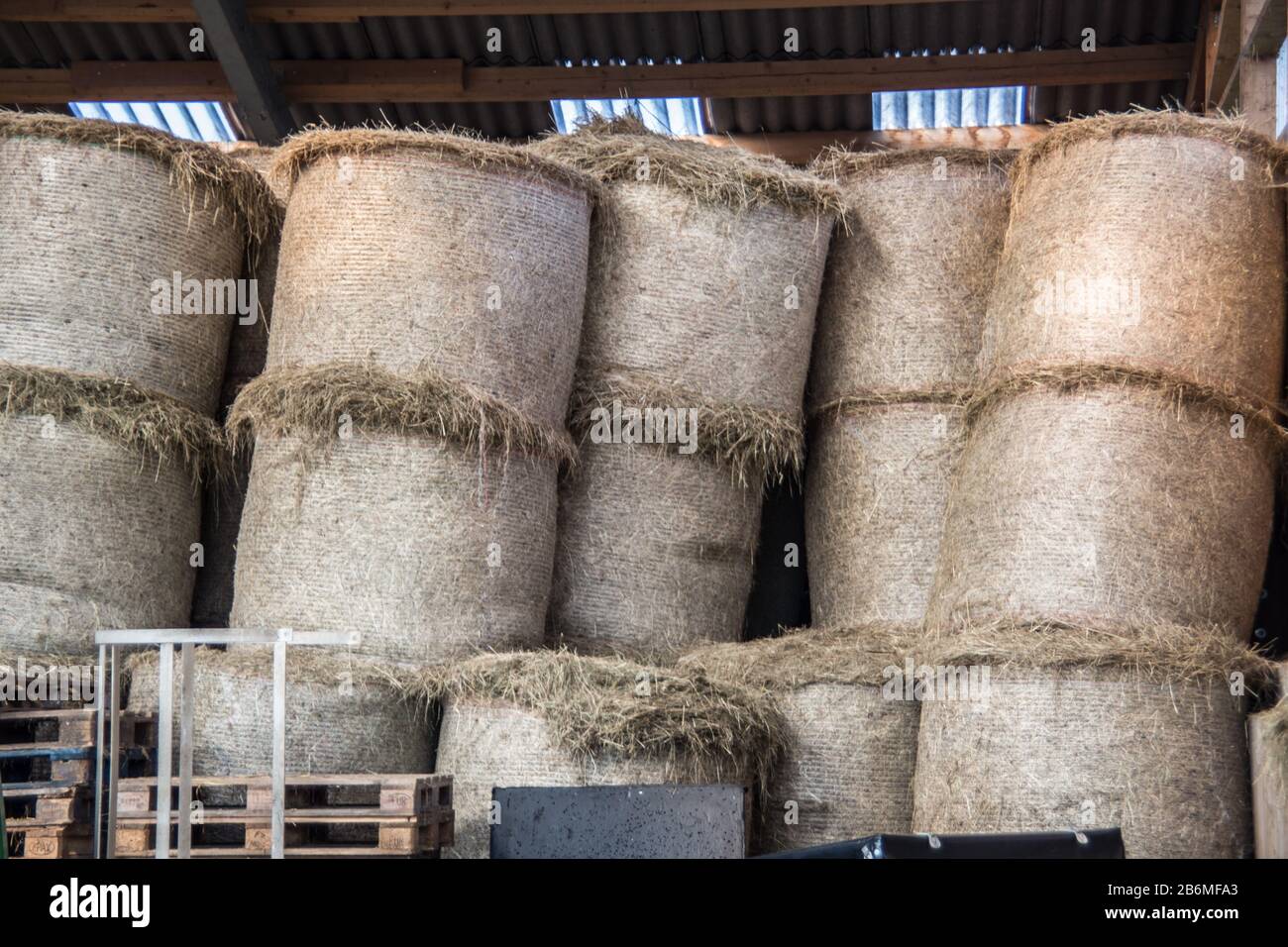 Large straw bales stacked hi-res stock photography and images - Alamy