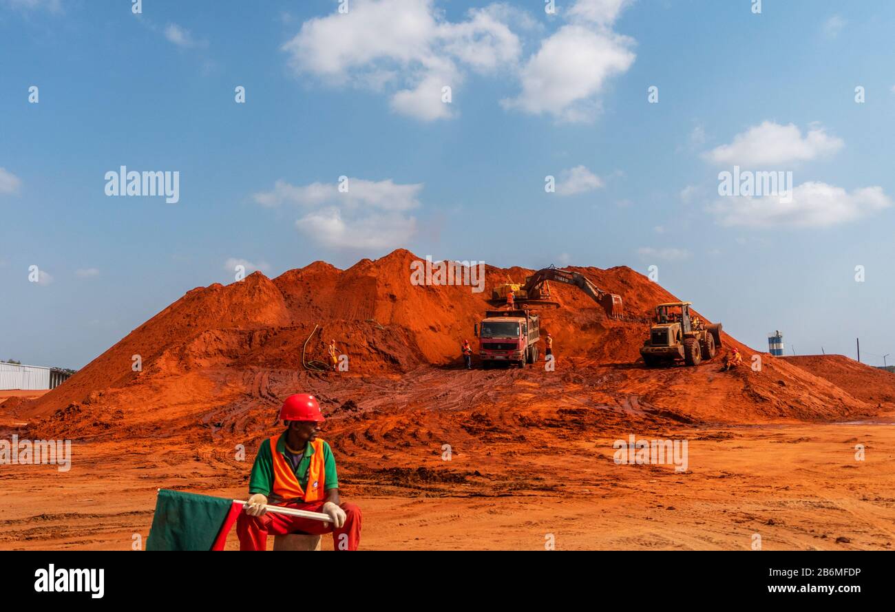African road construction hi-res stock photography and images - Alamy
