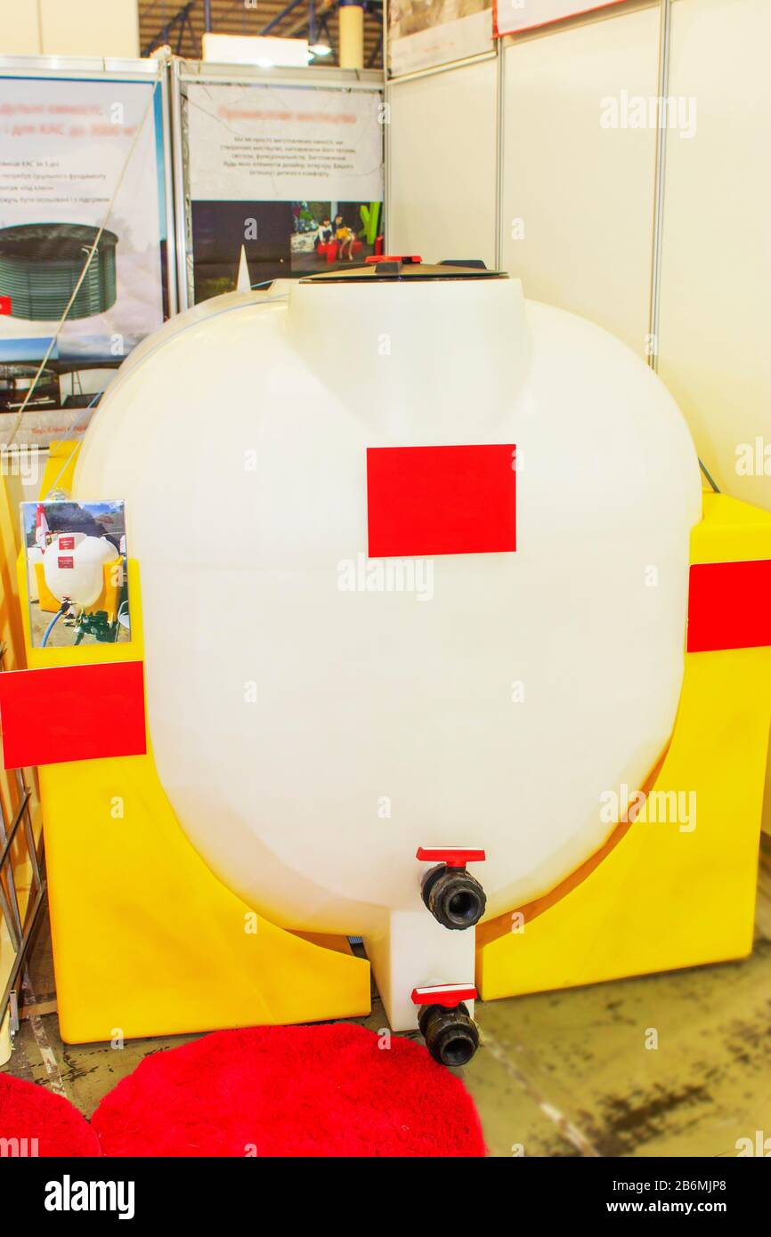 Plastic water storage tank hi-res stock photography and images - Alamy
