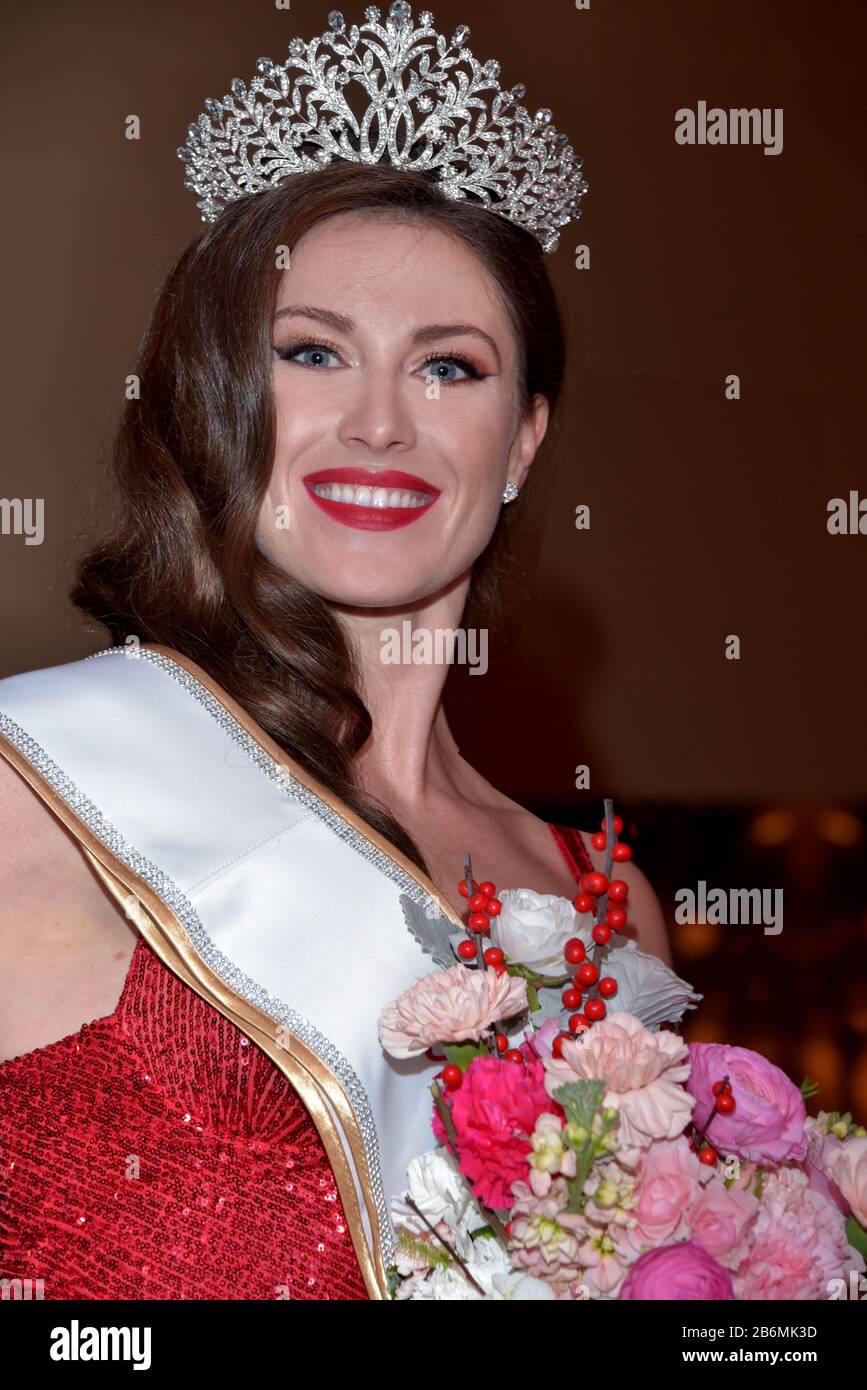 Mmodel hi-res stock photography and images - Alamy