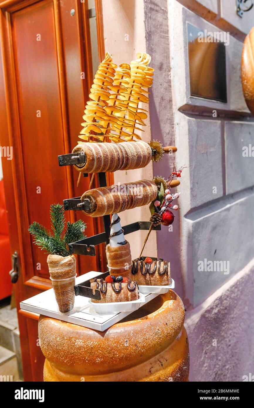 Shop in Prague selling local delicacy Trdelnik Stock Photo - Alamy