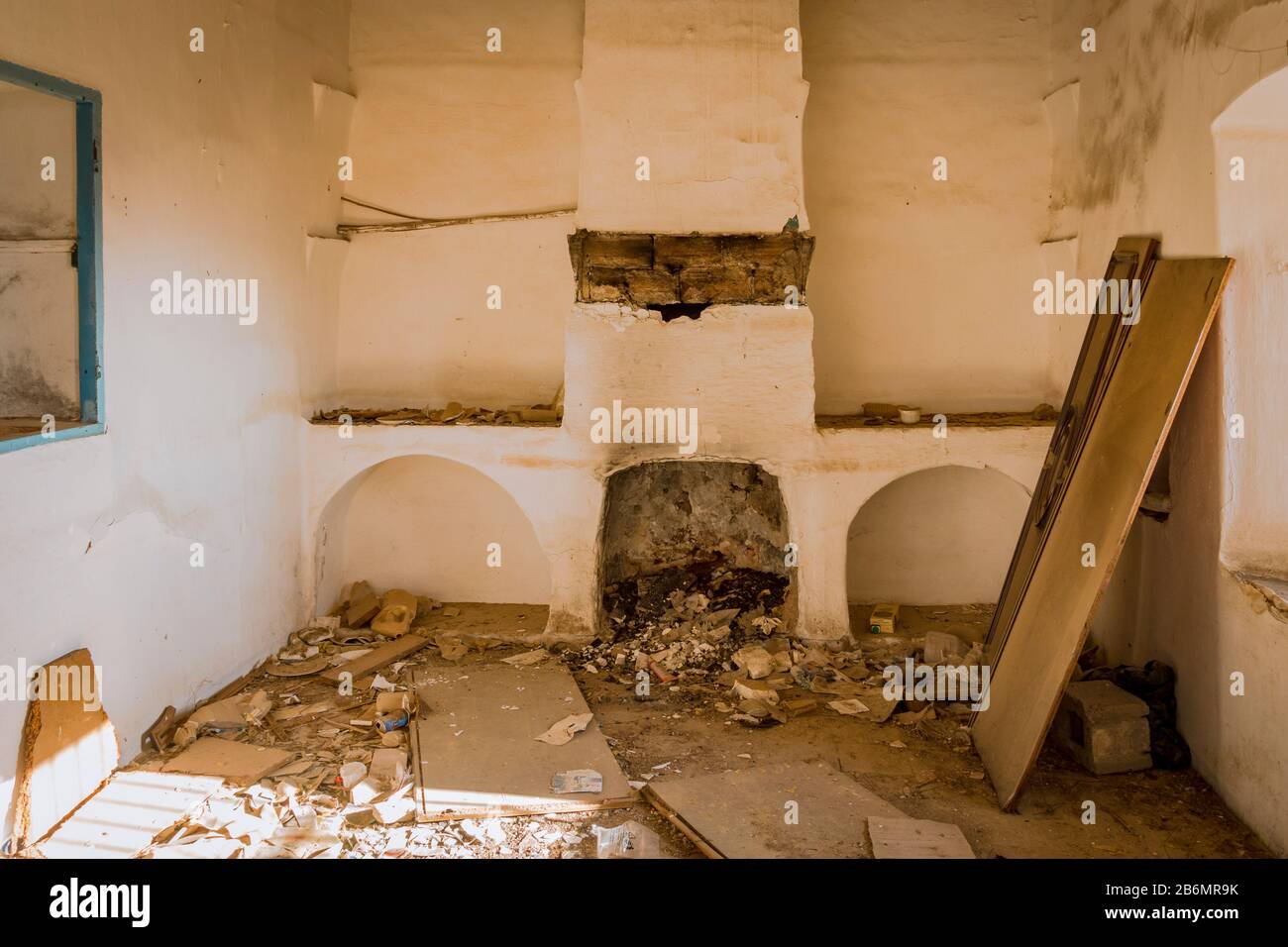 Dilapidated house interior hi-res stock photography and images - Alamy
