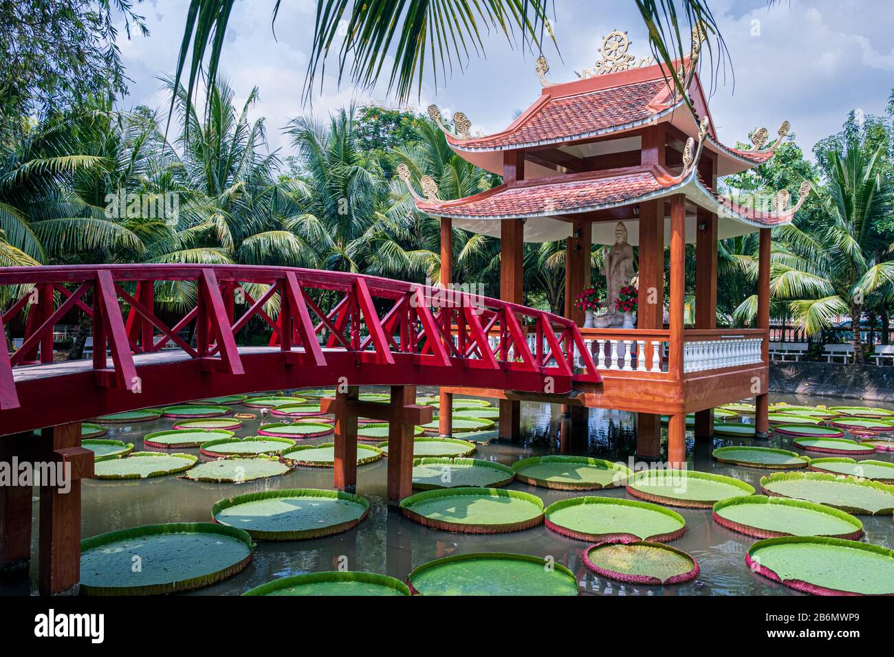 Small buddhist temple hi-res stock photography and images - Alamy