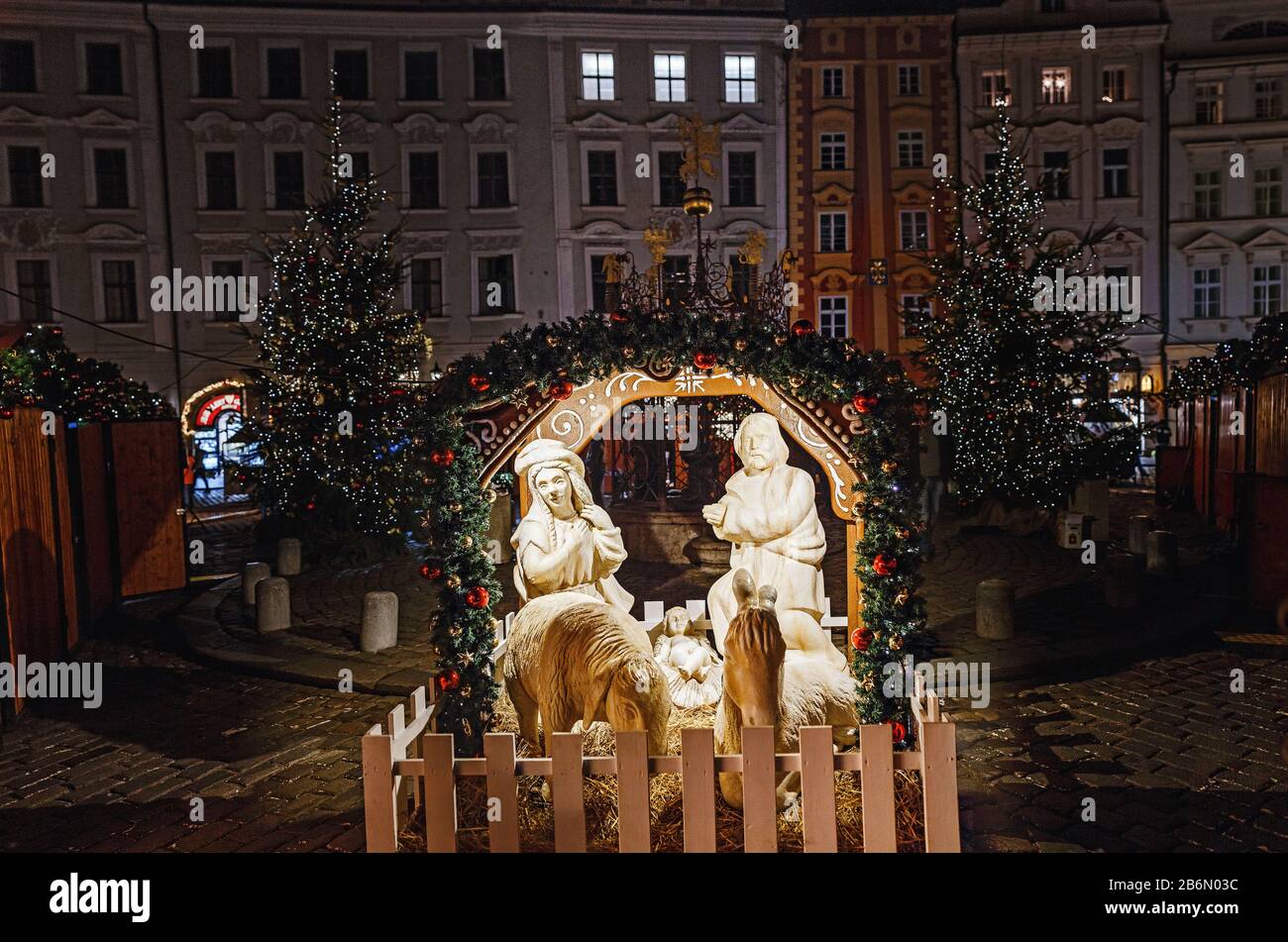 Outdoor nativity scene in snow hi-res stock photography and images - Alamy
