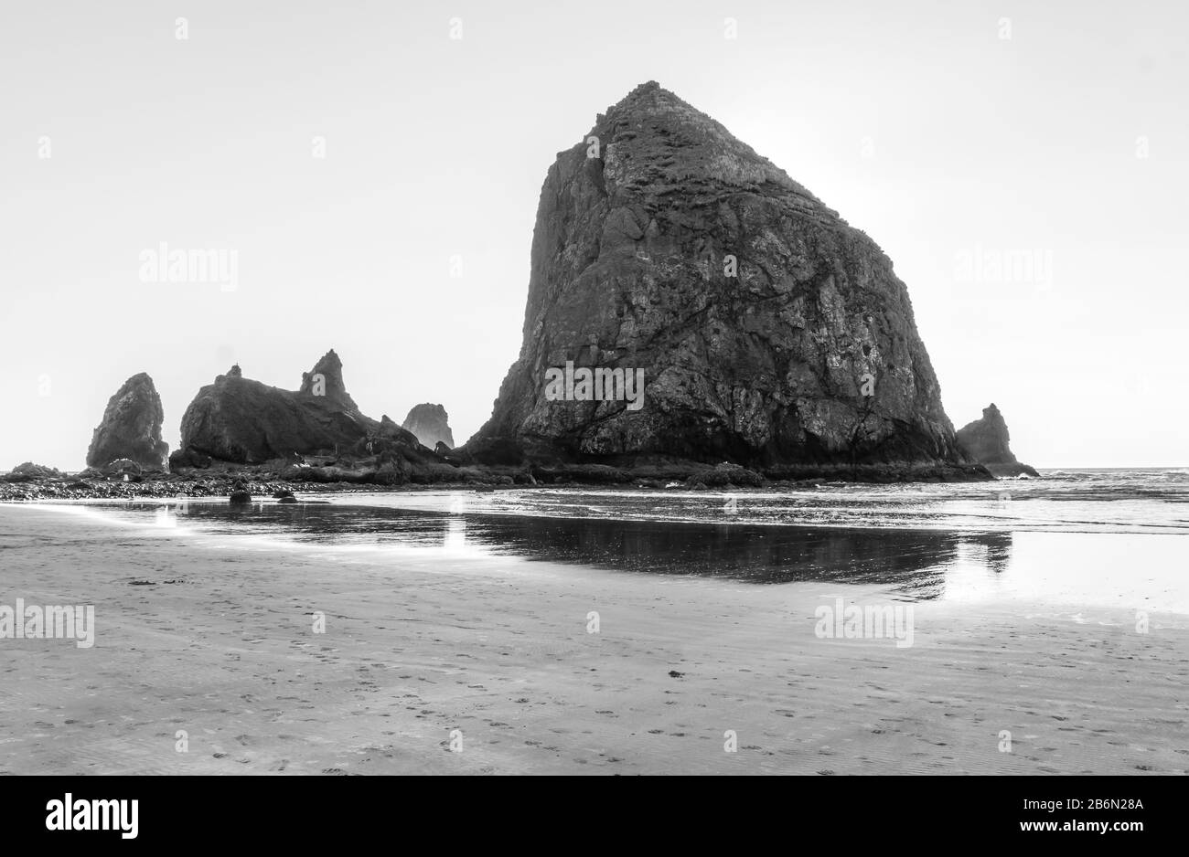 A view of the famous Haystack Rock Monolith in Cannon Beach, Oregon ...