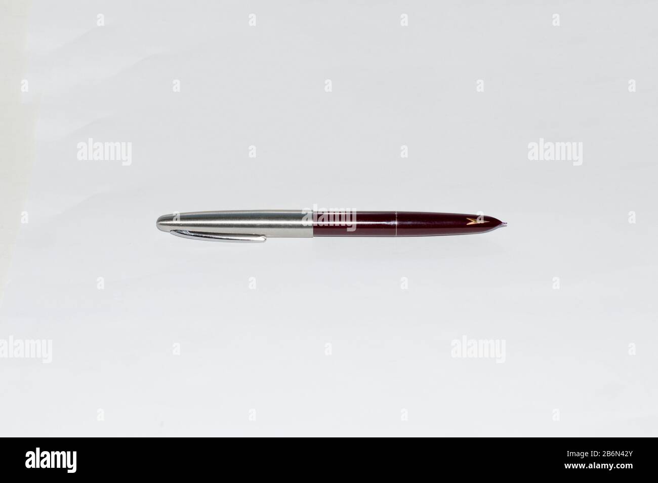 White fountain pen and inkwell hi-res stock photography and images - Alamy