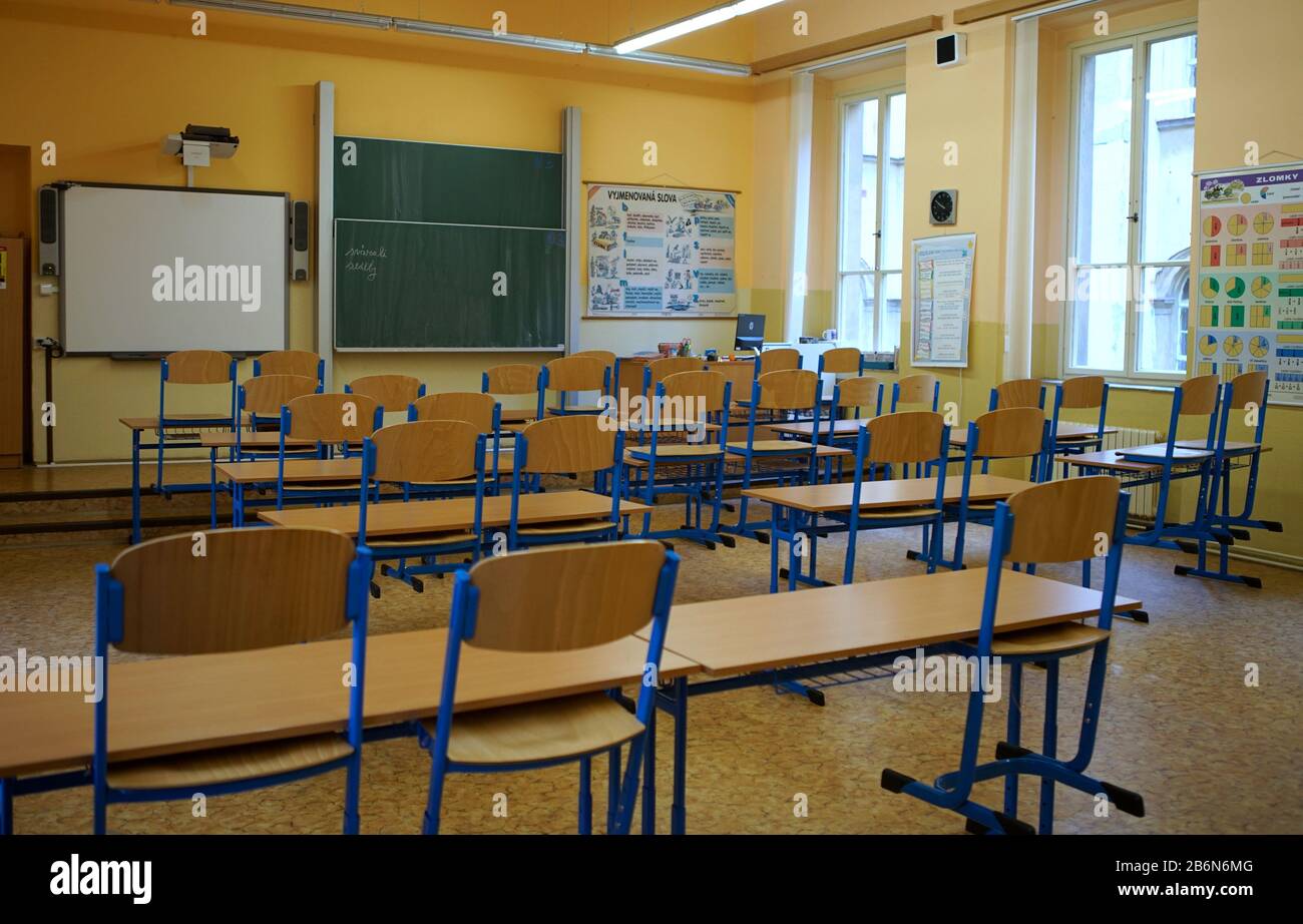 Empty school classroom secondary hi-res stock photography and images ...