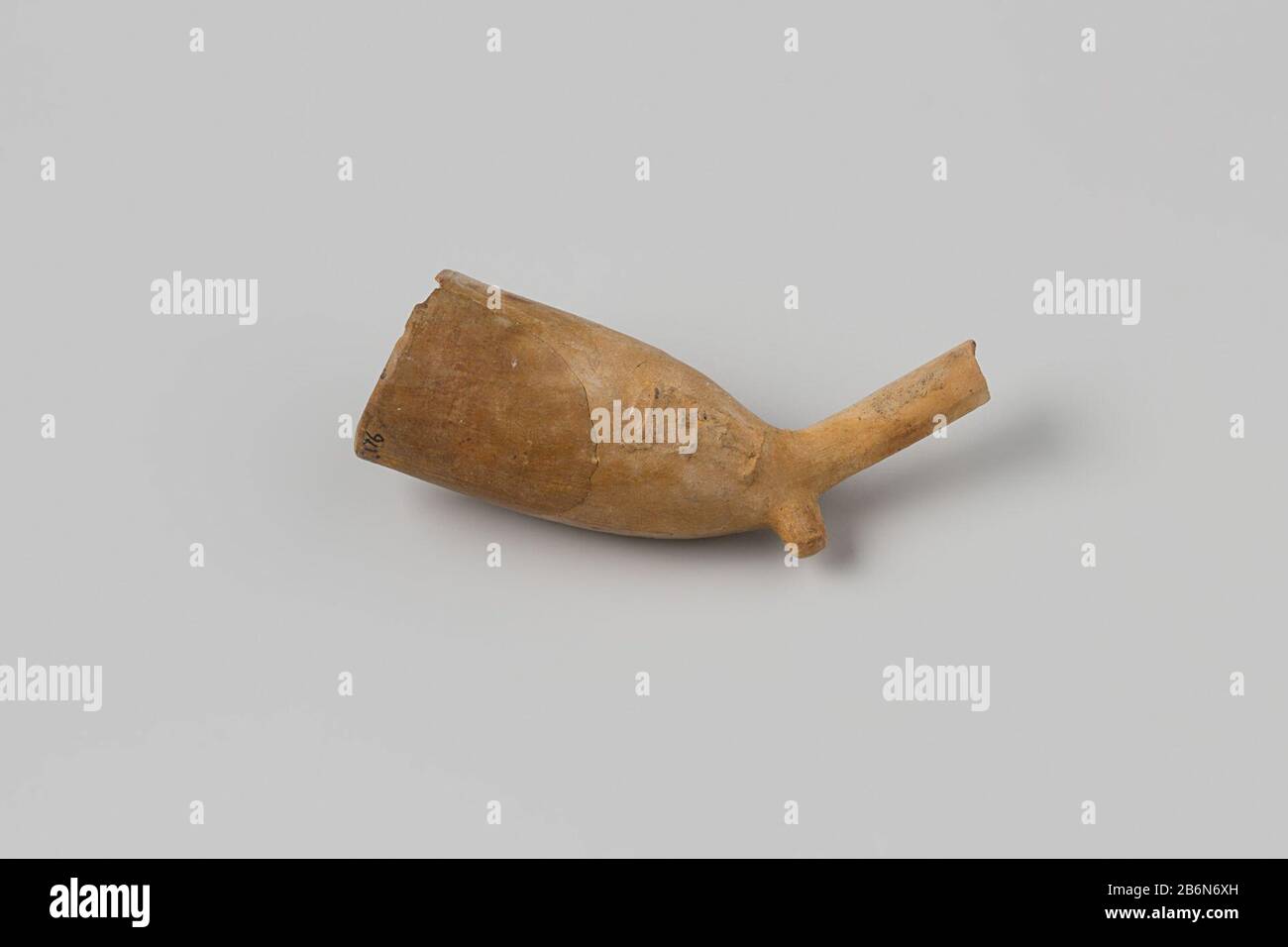 18th century clay pipe hi-res stock photography and images - Alamy