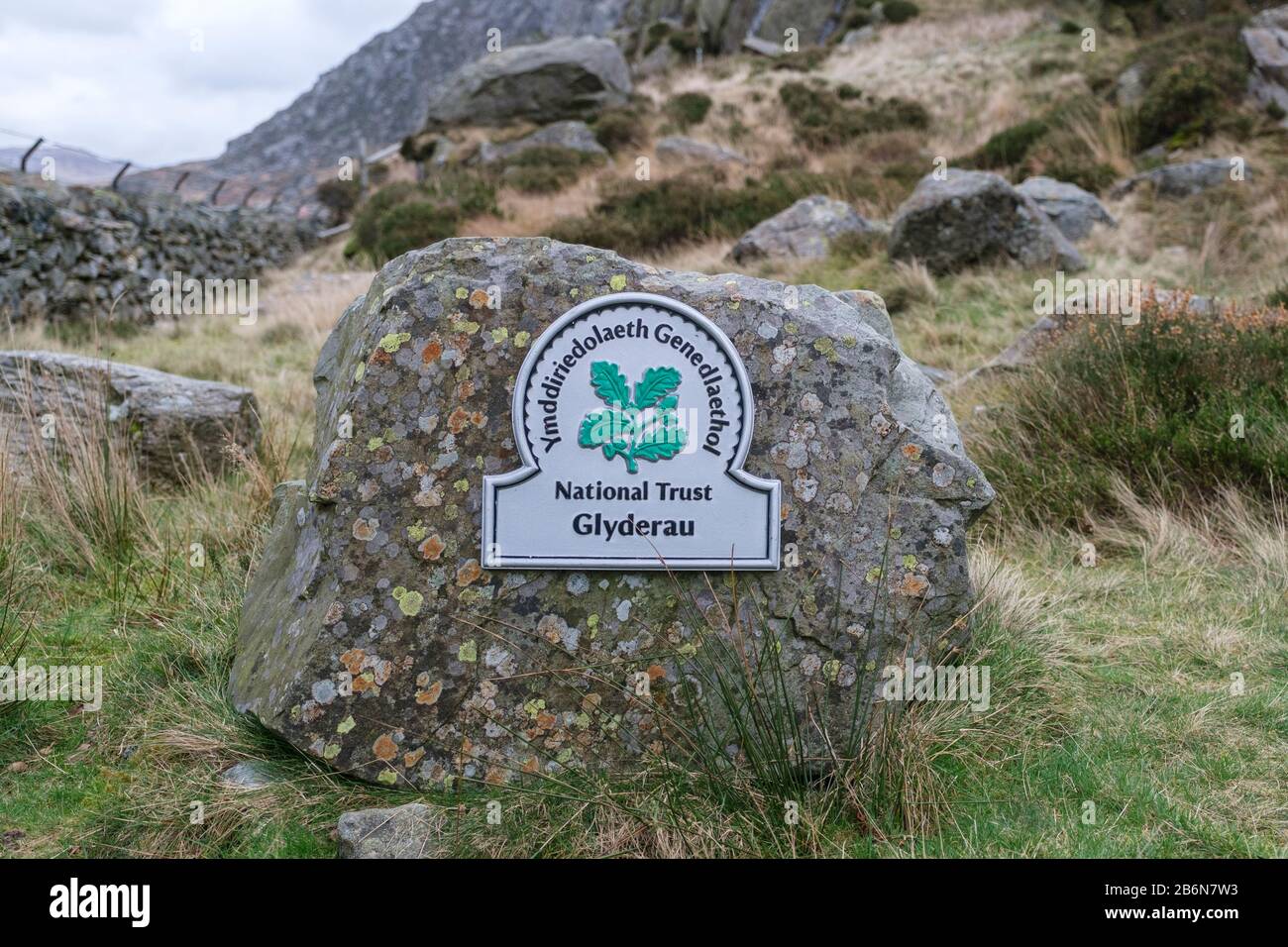 The Glyderau or Glyders, National Trust Sign, Ogwen Valley, Snowdonia ...