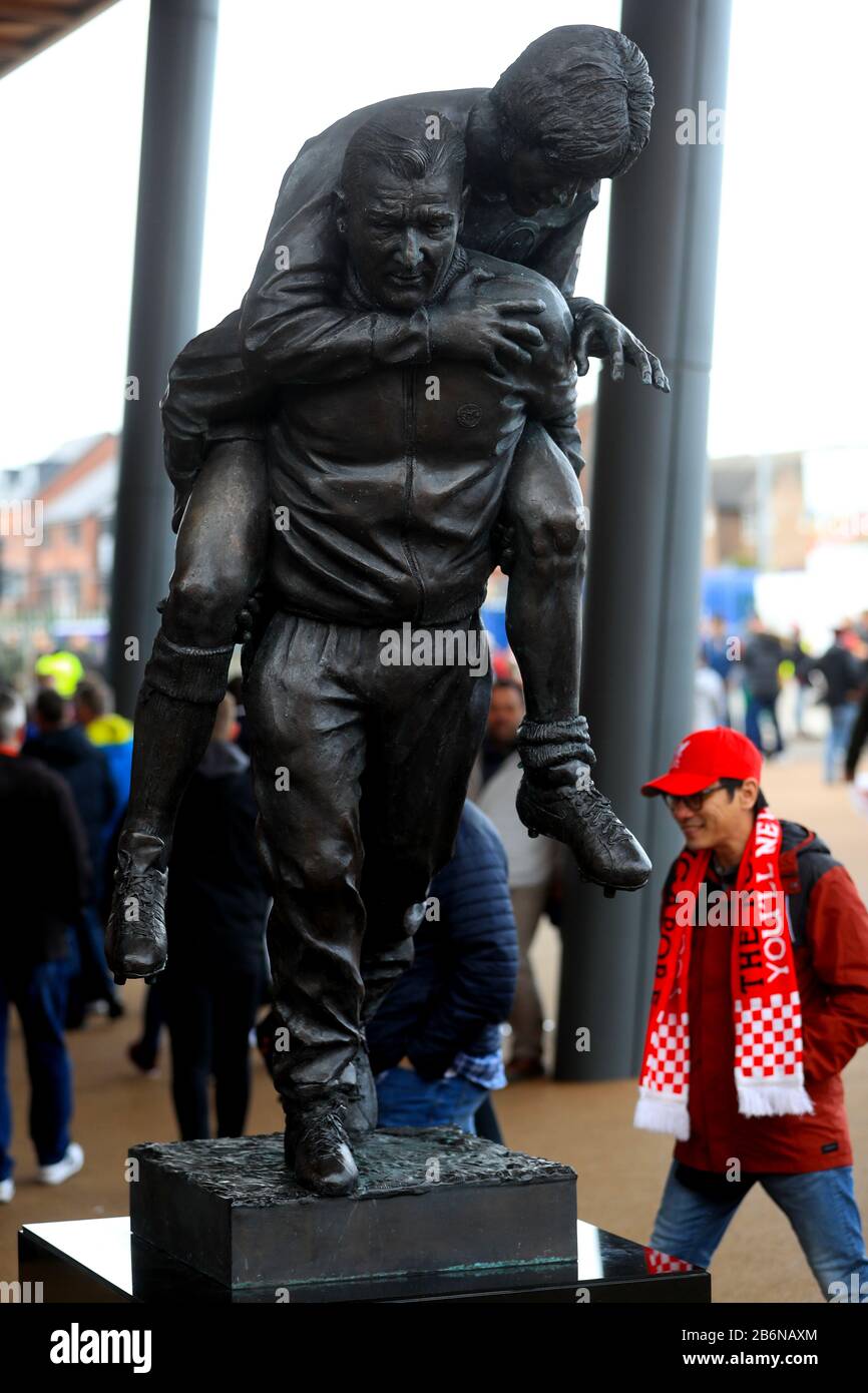 Bob paisley statue hi-res stock photography and images - Alamy
