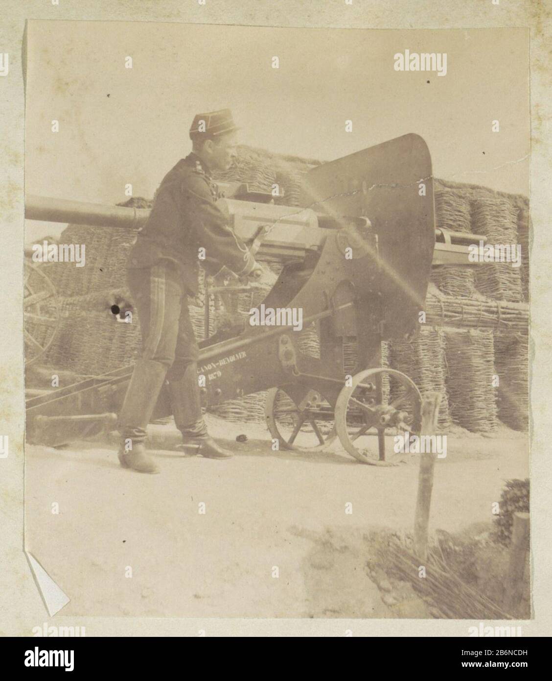 Revolver cannon hi-res stock photography and images - Alamy