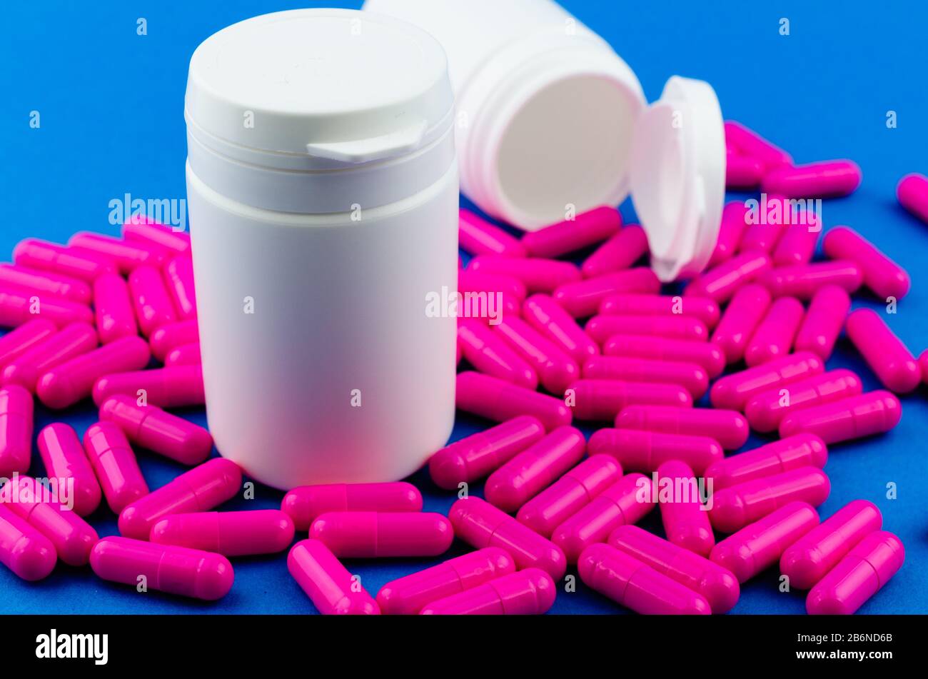 Pink pill bottle hi-res stock photography and images - Alamy