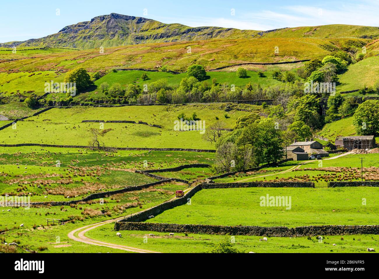 Remote hill farm hi-res stock photography and images - Alamy