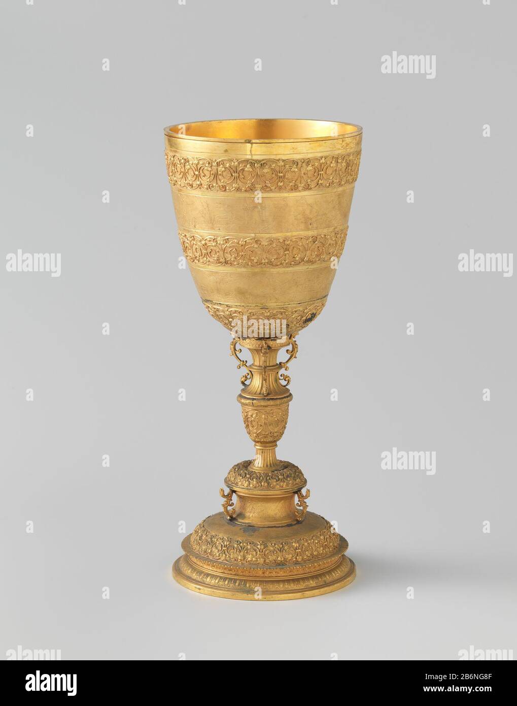 Galvanoplastische reproductie van een bokaal met deksel, met banden met ...