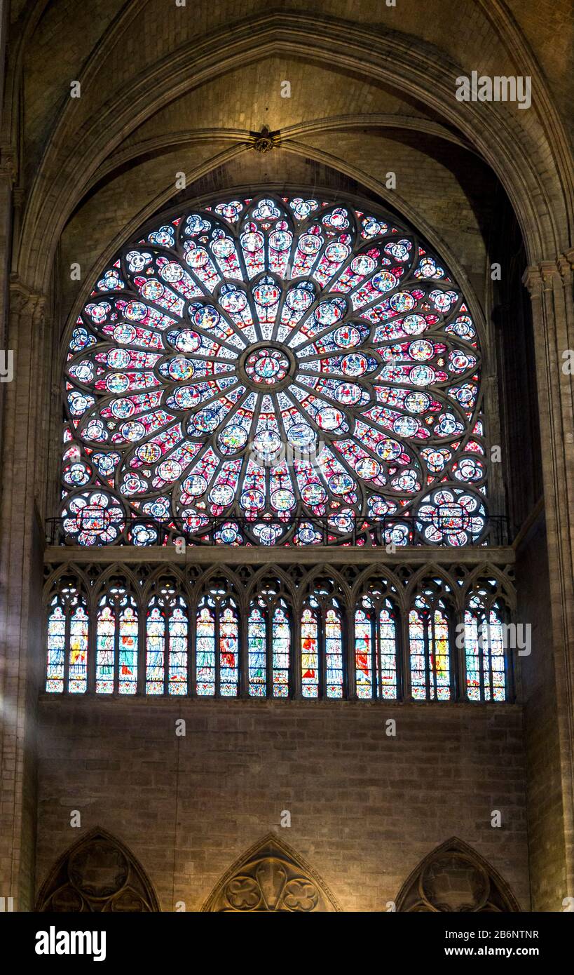 North rose window notre dame cathedral hi-res stock photography and ...