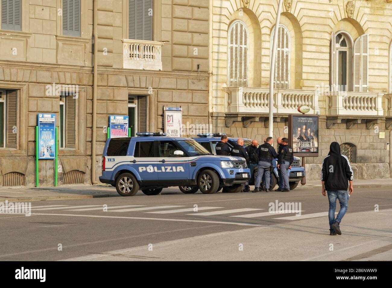 Italian Police force cars with policemen. State Police, Polizia di ...