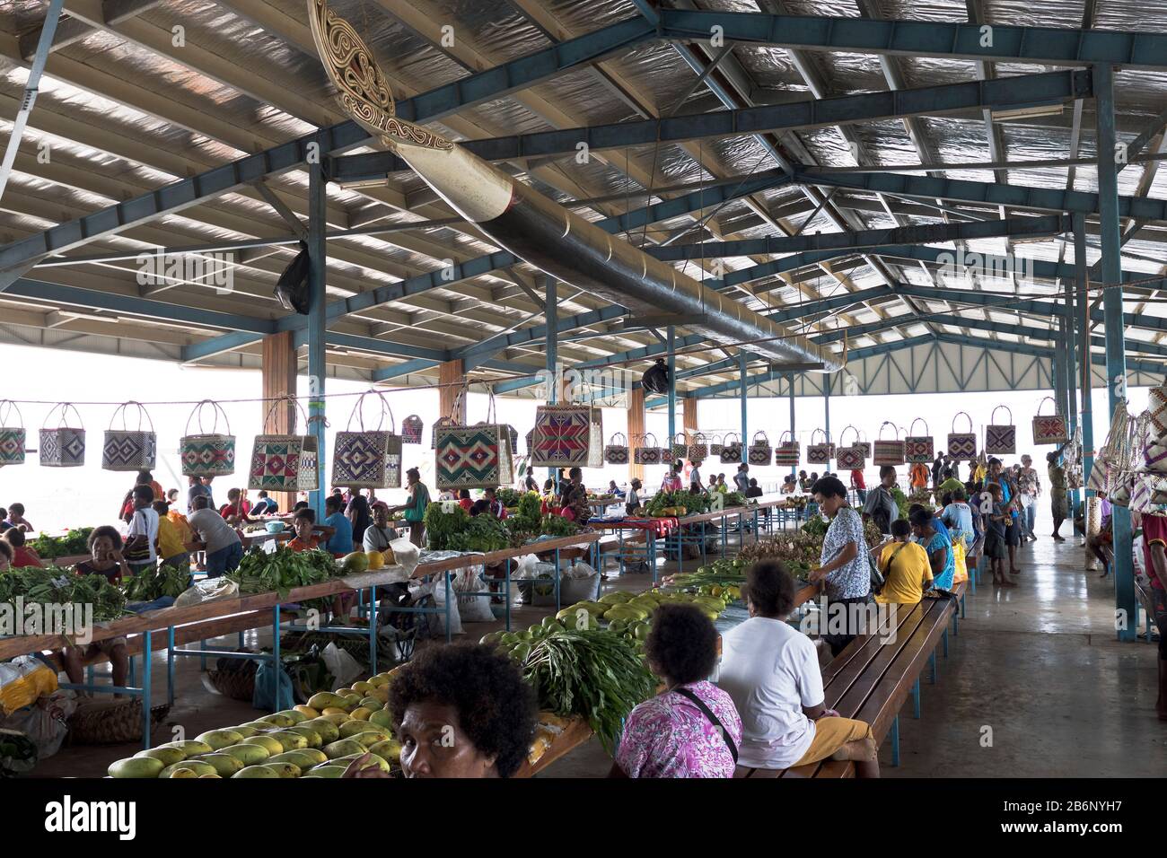 dh PNG Market ALOTAU PAPUA NEW GUINEA Fruit vegetable market hanging ...