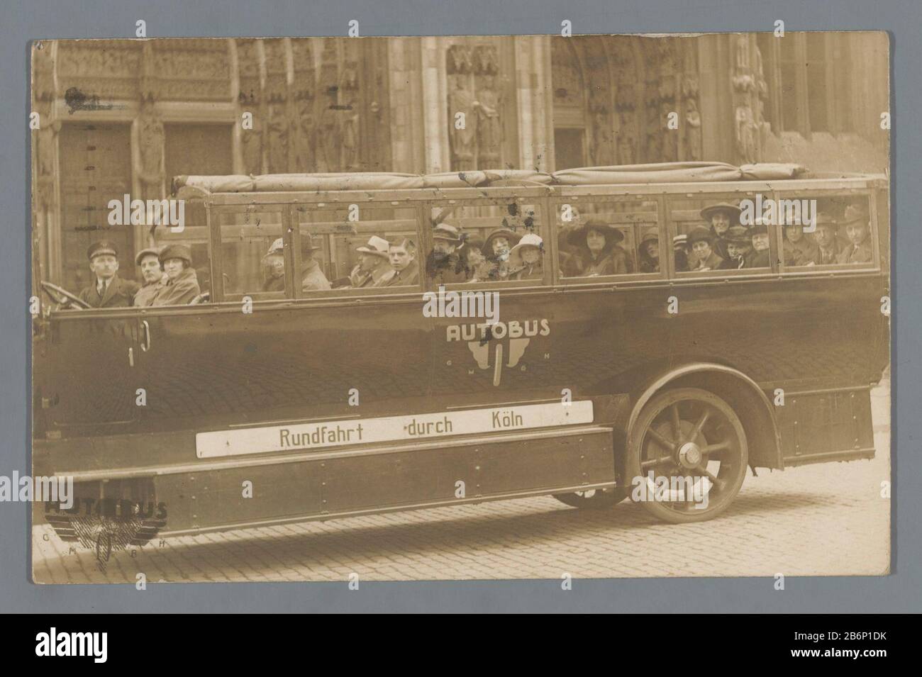 Number 87 bus hi-res stock photography and images - Alamy