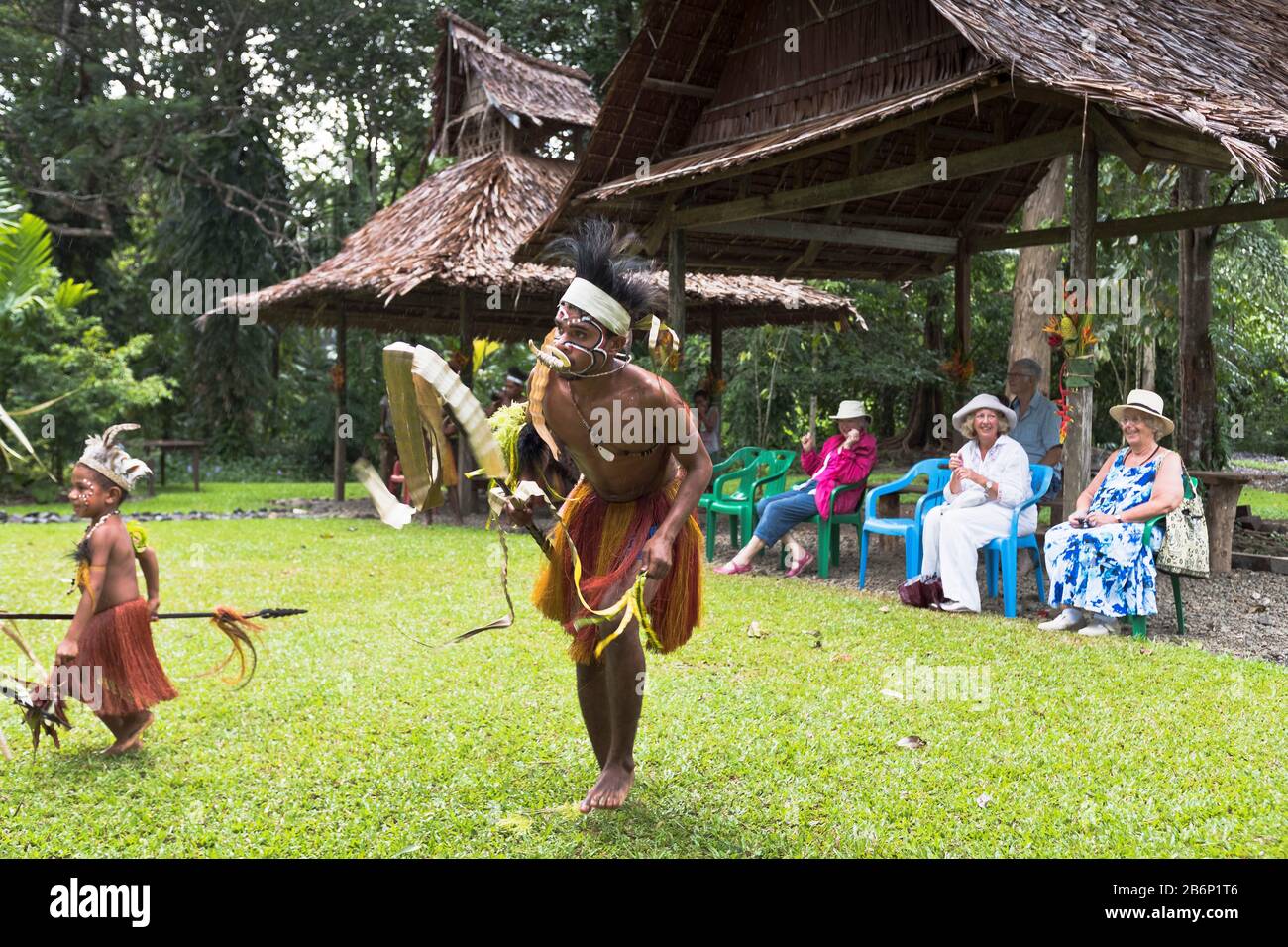 Papua new guinea tribe dance hi-res stock photography and images - Alamy