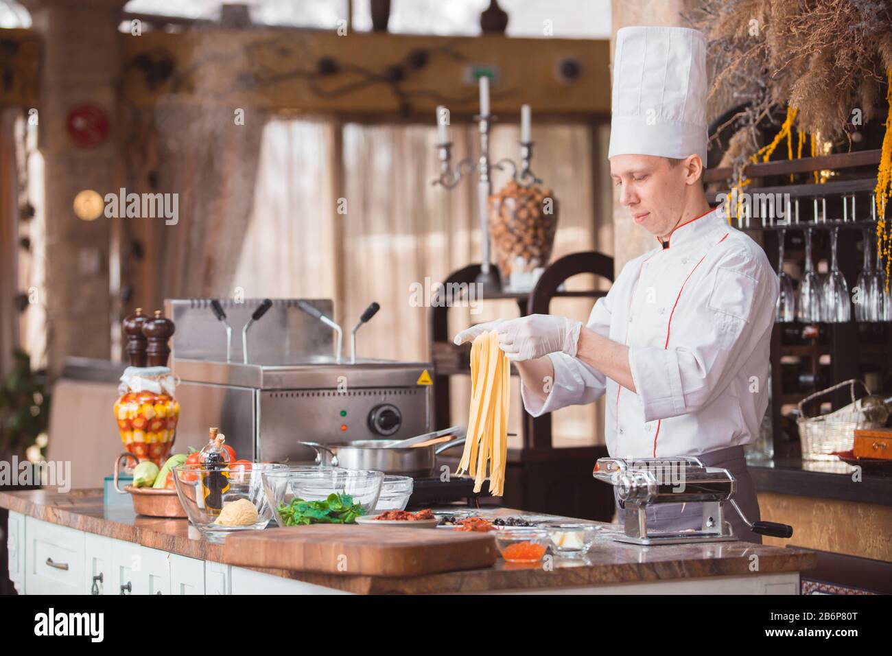 chef cooks spaghetti in a premium restaurant Stock Photo - Alamy