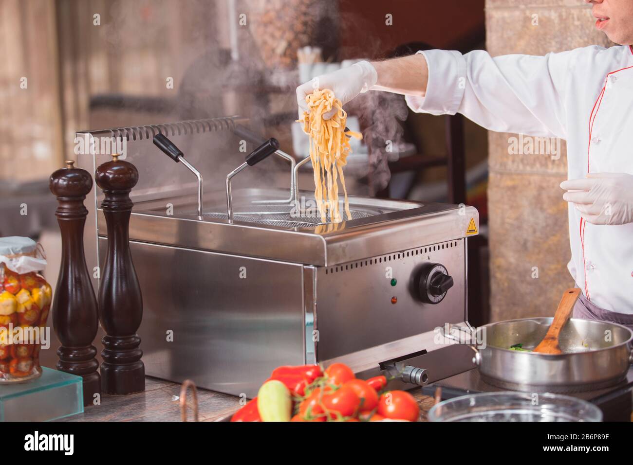 Big restaurant kitchen chefs hi-res stock photography and images - Alamy