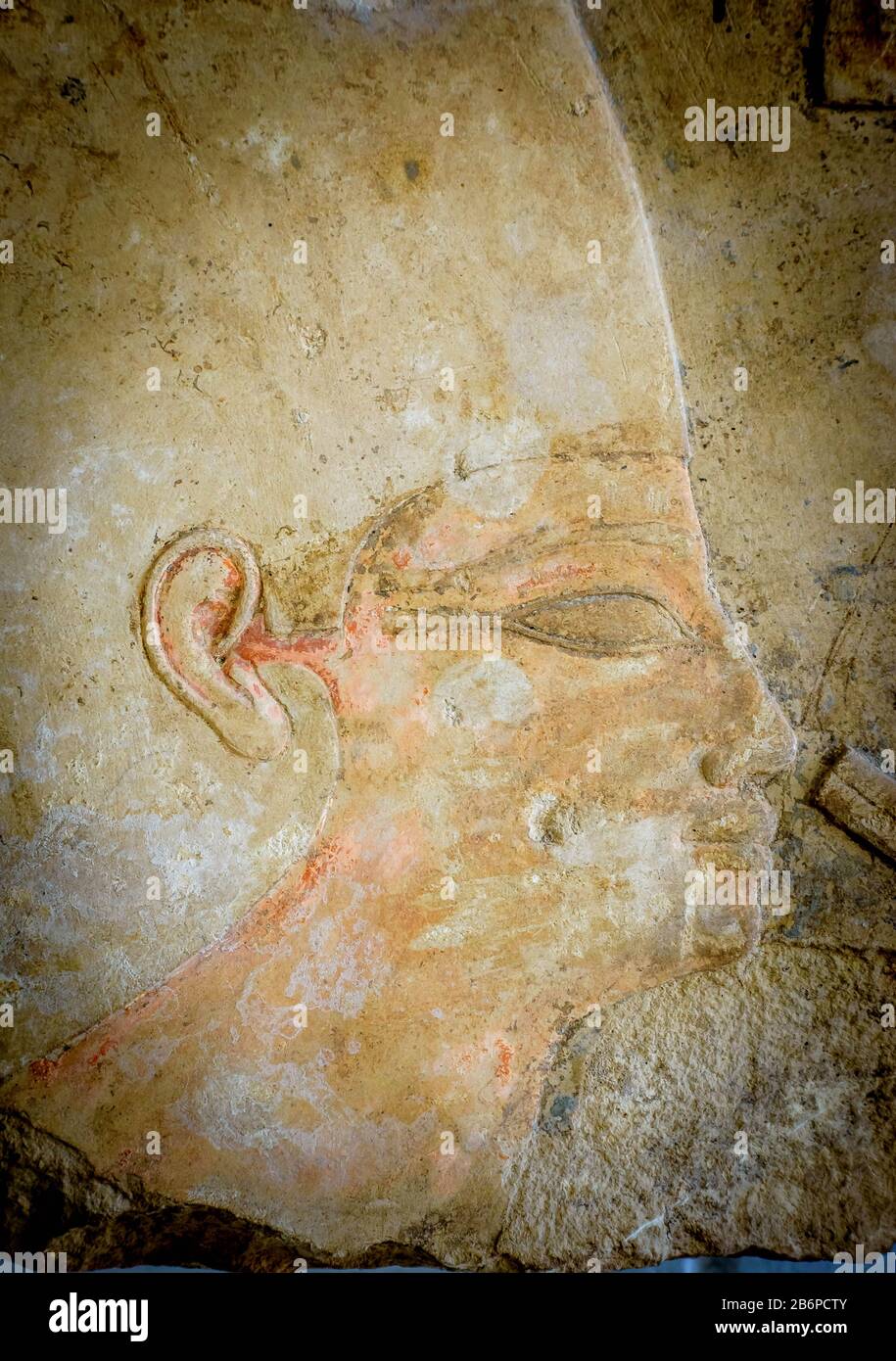 Hieroglyphic scripture on a temple wall Stock Photo - Alamy