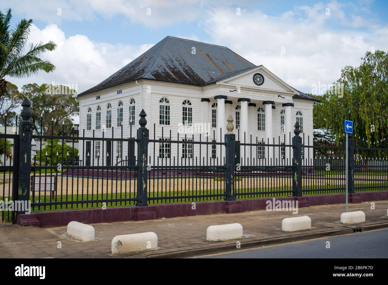 Adjacent neveh shalom synagogue hi-res stock photography and images - Alamy