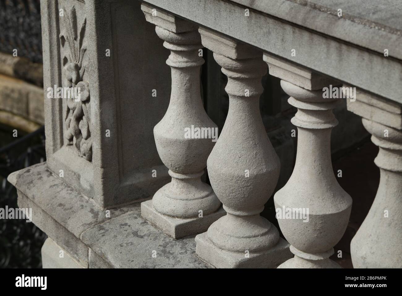 Stone ornate concrete balustrade hi-res stock photography and images ...