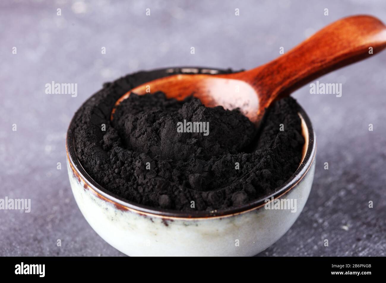 Charcoal on white table hi-res stock photography and images - Alamy