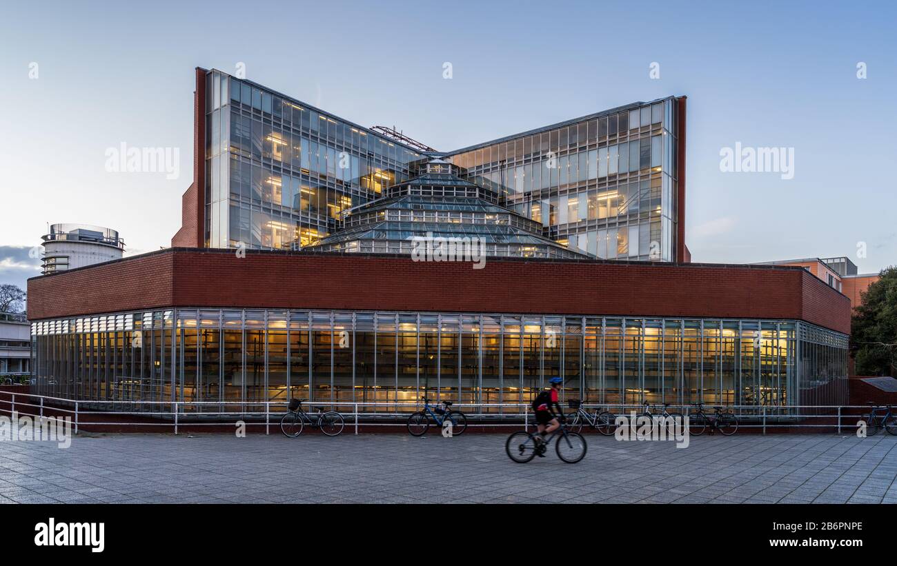 University of cambridge faculty of history hi-res stock photography and ...