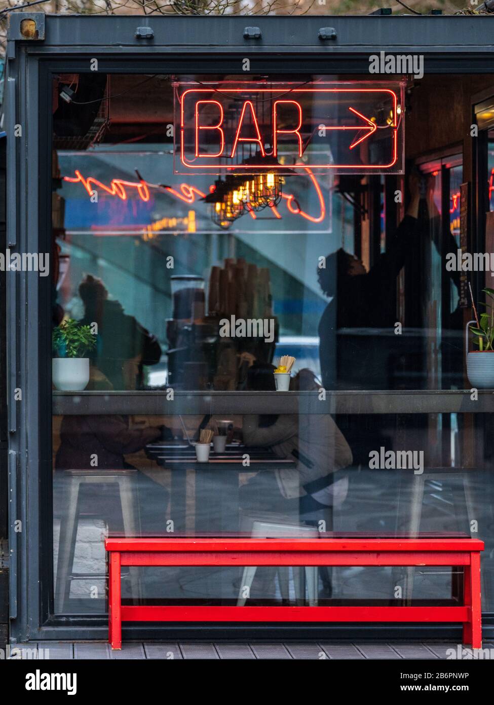 Shipping container shop hi-res stock photography and images - Alamy