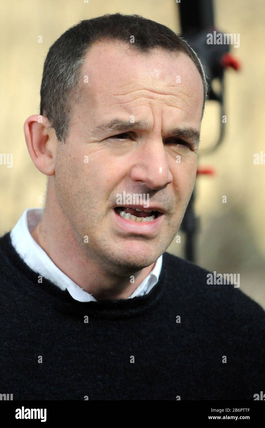 Journalist martin lewis hi-res stock photography and images - Alamy