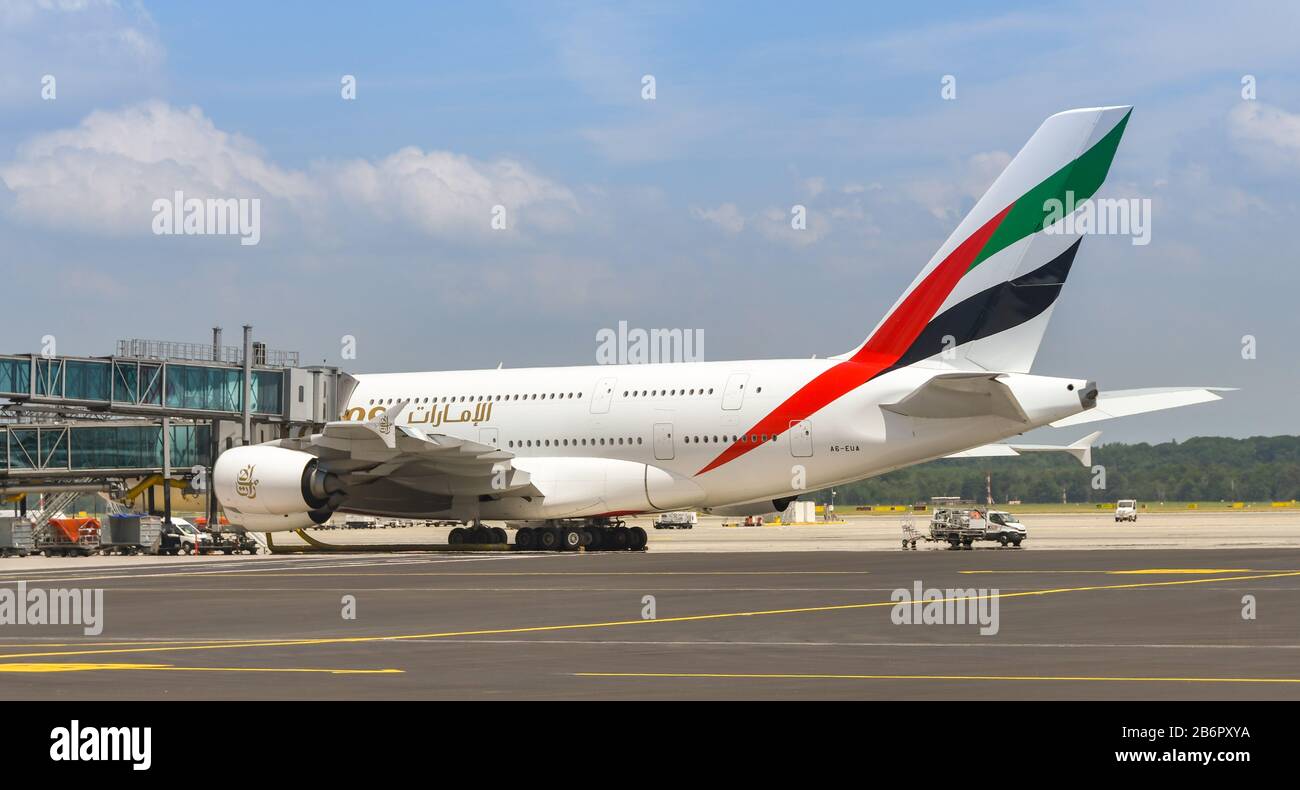 Double deck jet hi-res stock photography and images - Alamy