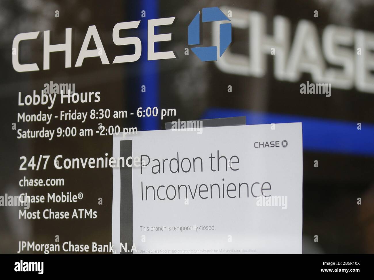 Chase app 2020 hi-res stock photography and images - Alamy
