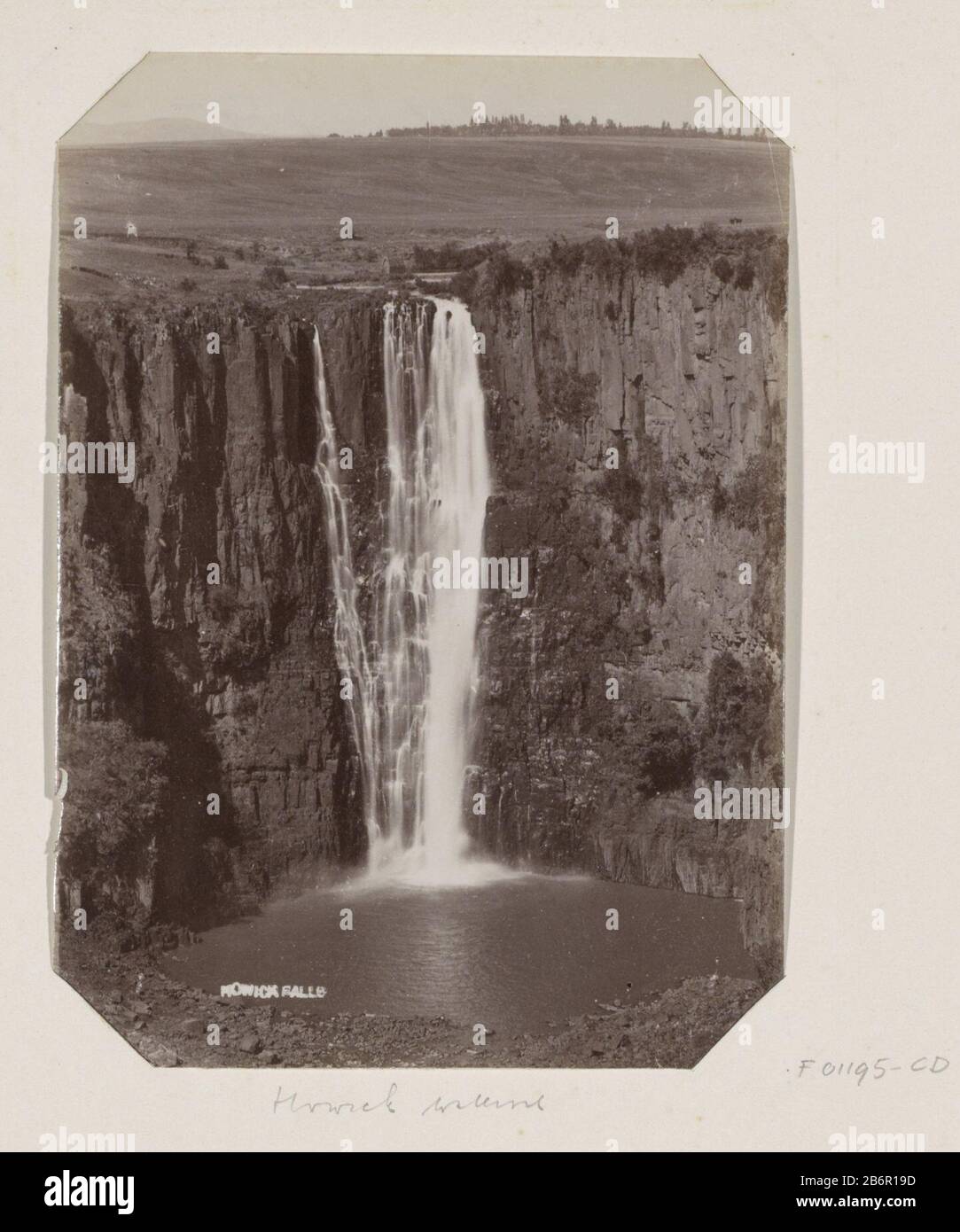 Gezicht op de watervallen van Howick Howick Falls (titel op object ...