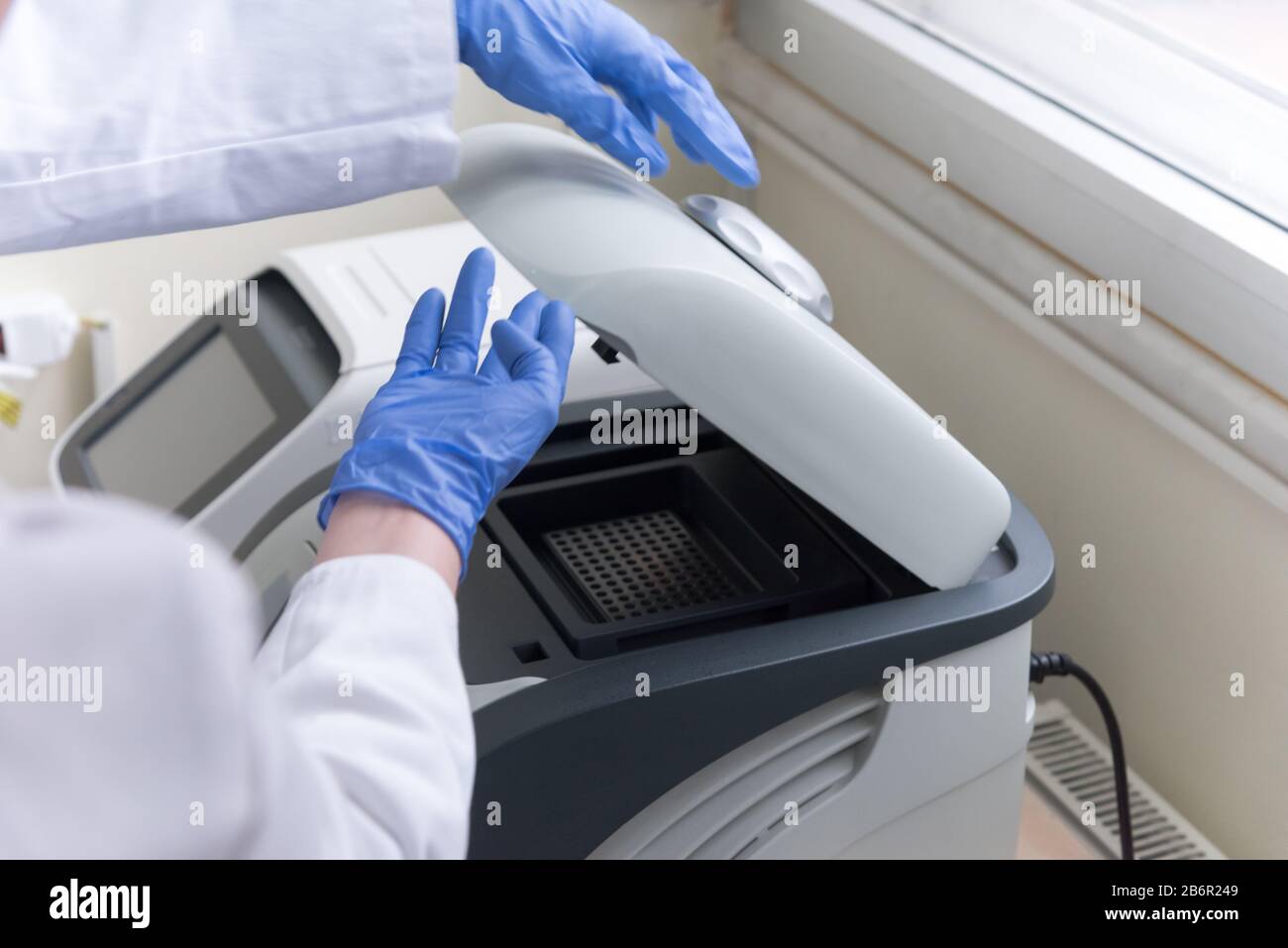 Microbiologist tube biological sample hi-res stock photography and ...