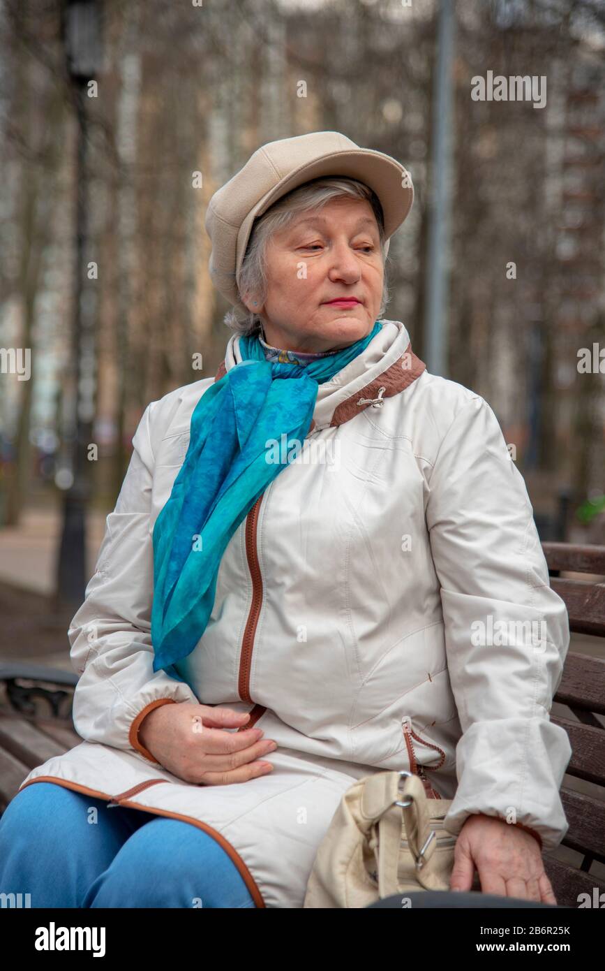 Old woman sitting bench facing camera hi-res stock photography and ...