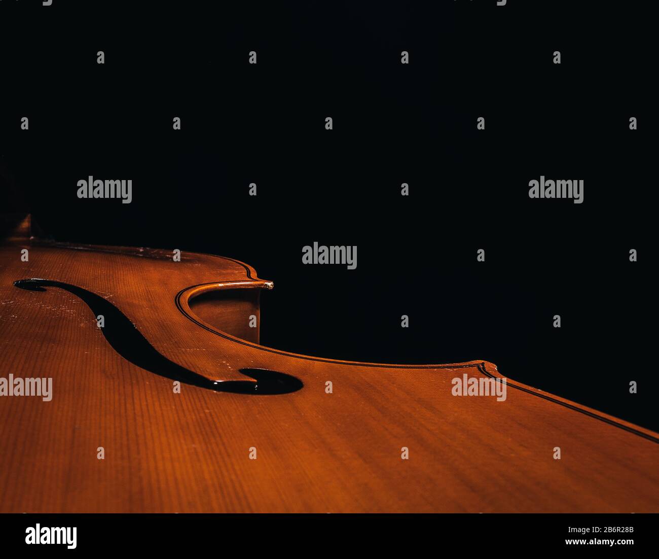 Double bass player orchestra hi-res stock photography and images - Alamy