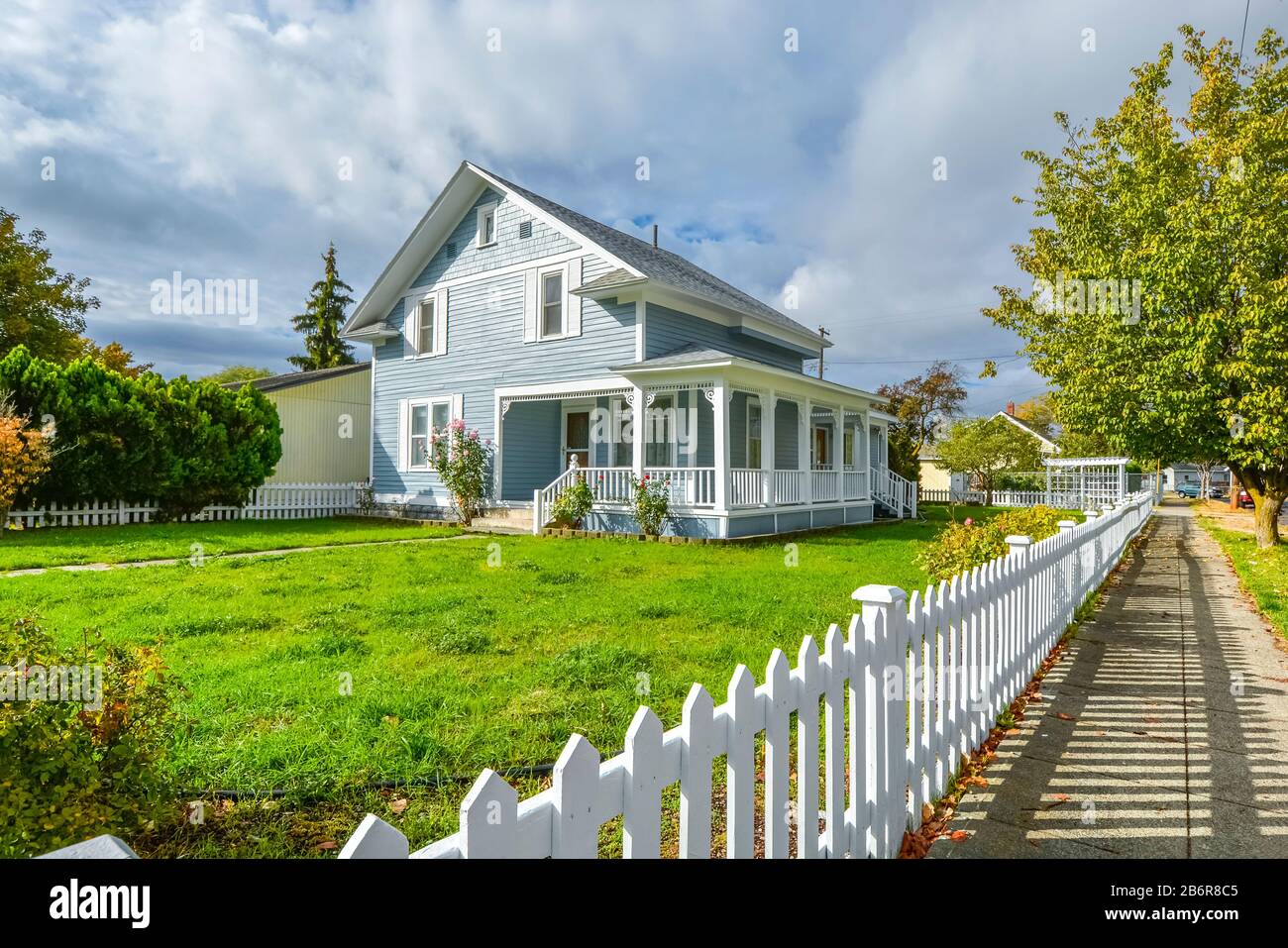 Victorian style cottage hi-res stock photography and images - Alamy