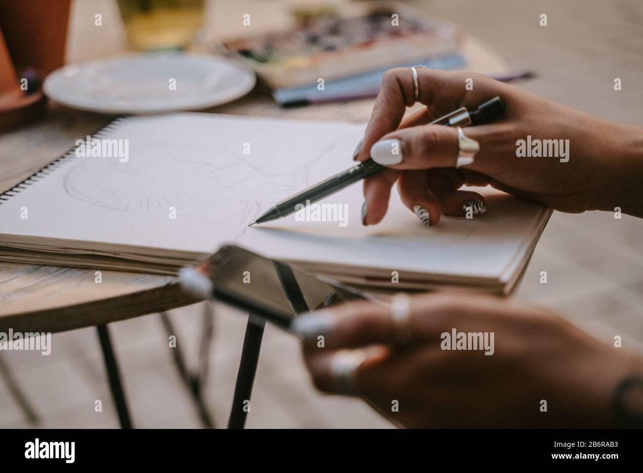 Street portrait artist sketch a picture on the street Stock Photo - Alamy