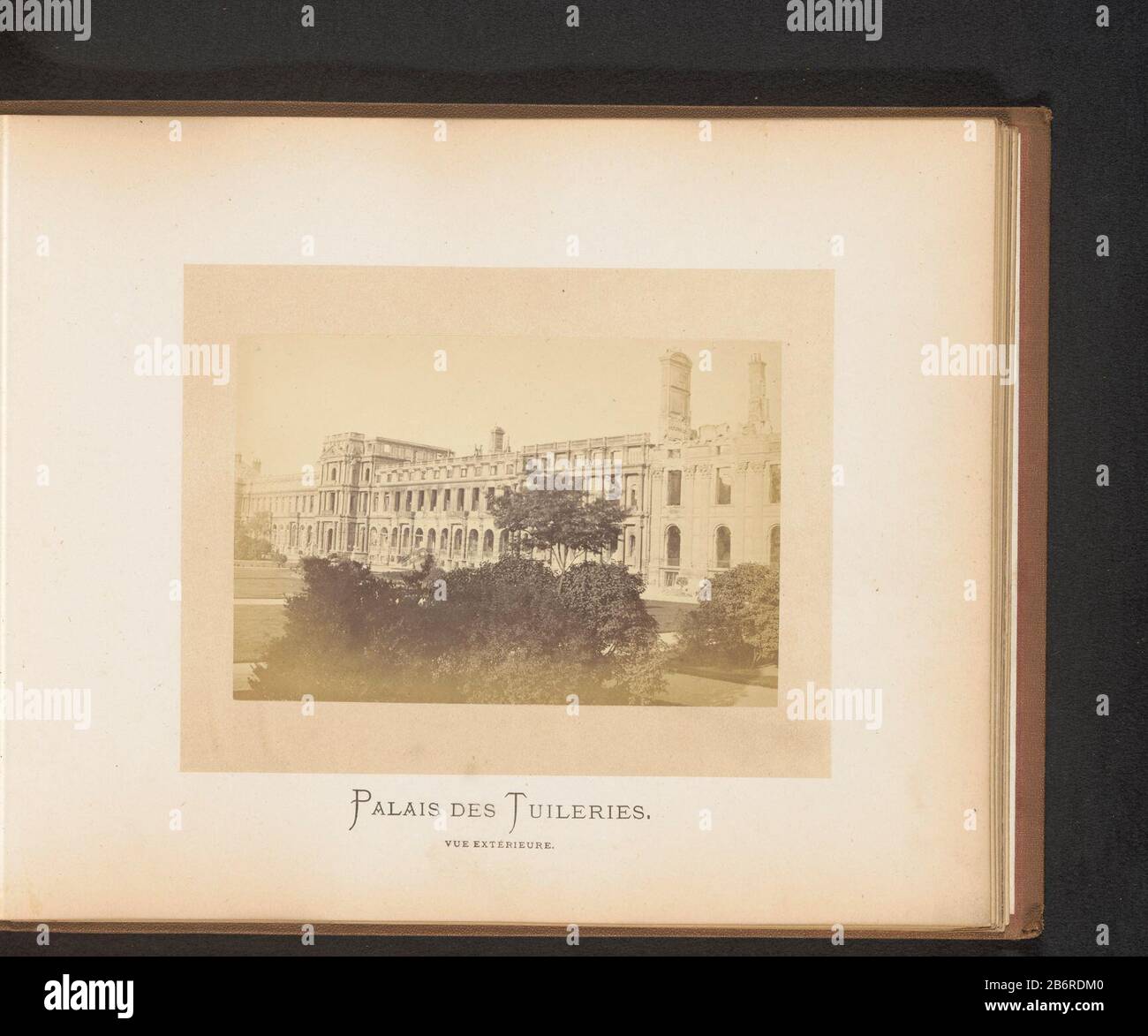 Paris title page front hi-res stock photography and images - Alamy