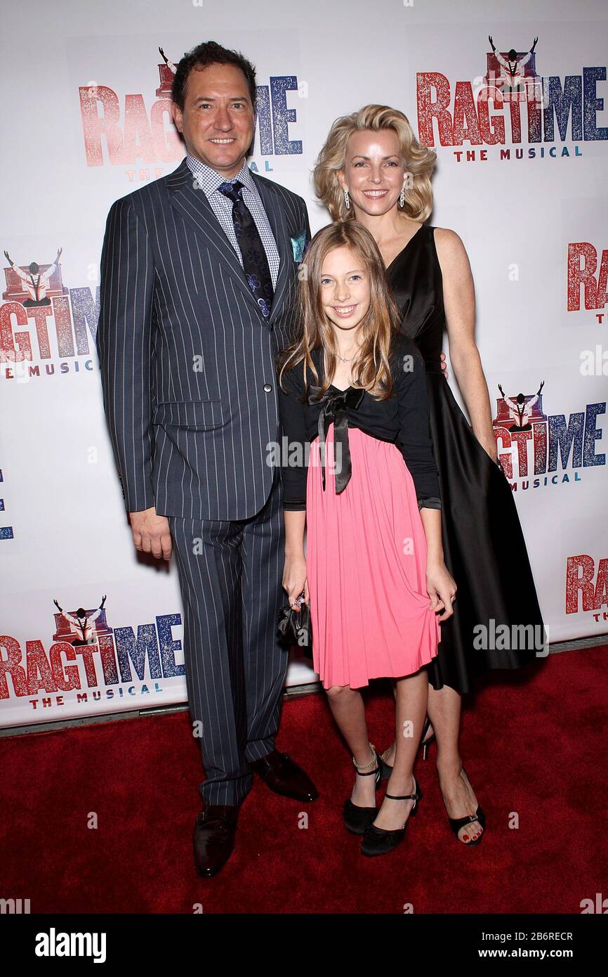 New York, NY, USA. 15 November, 2009. Kevin McCollum, Lynette Perry at ...