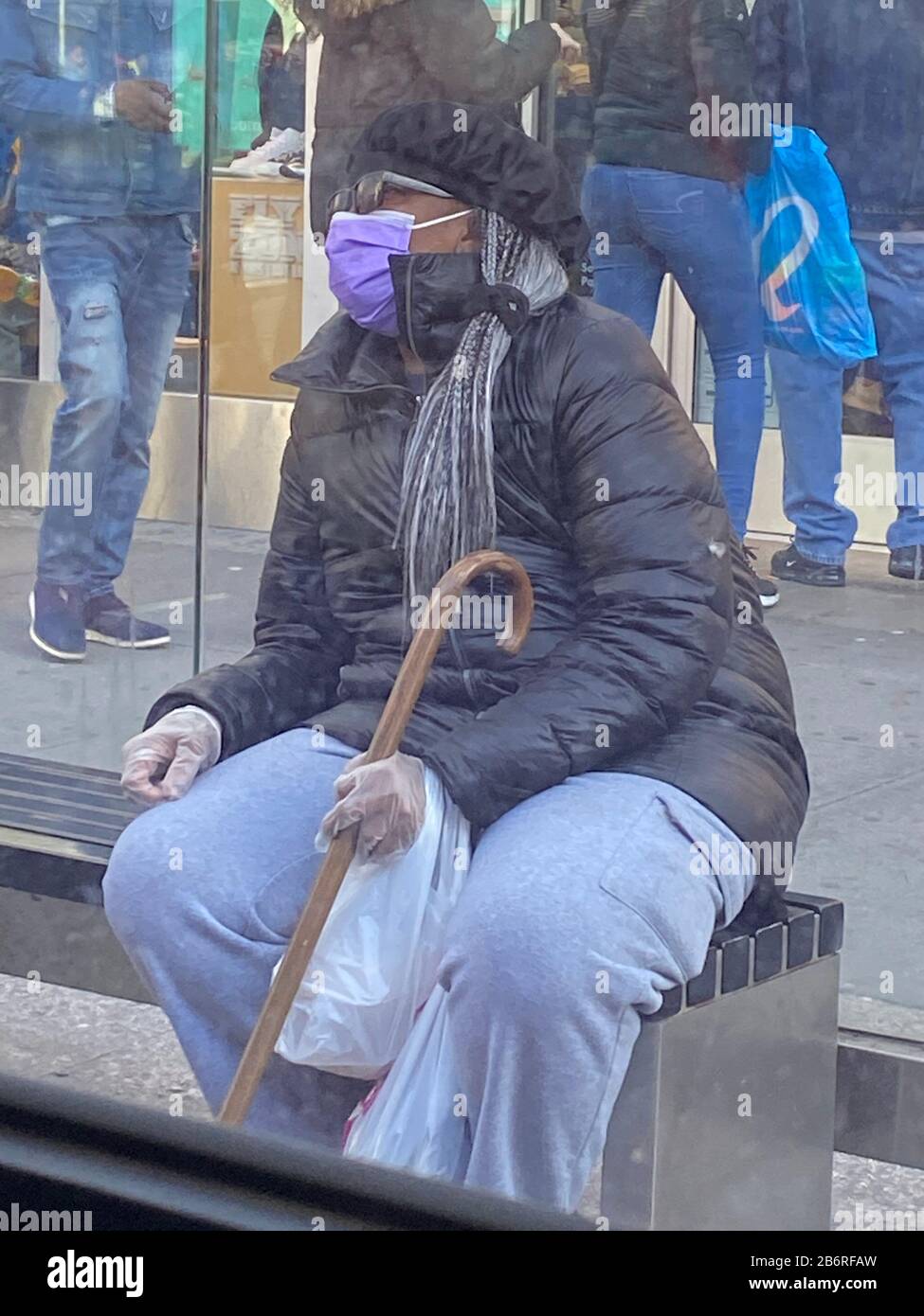 Harlem bus stop hi-res stock photography and images - Alamy