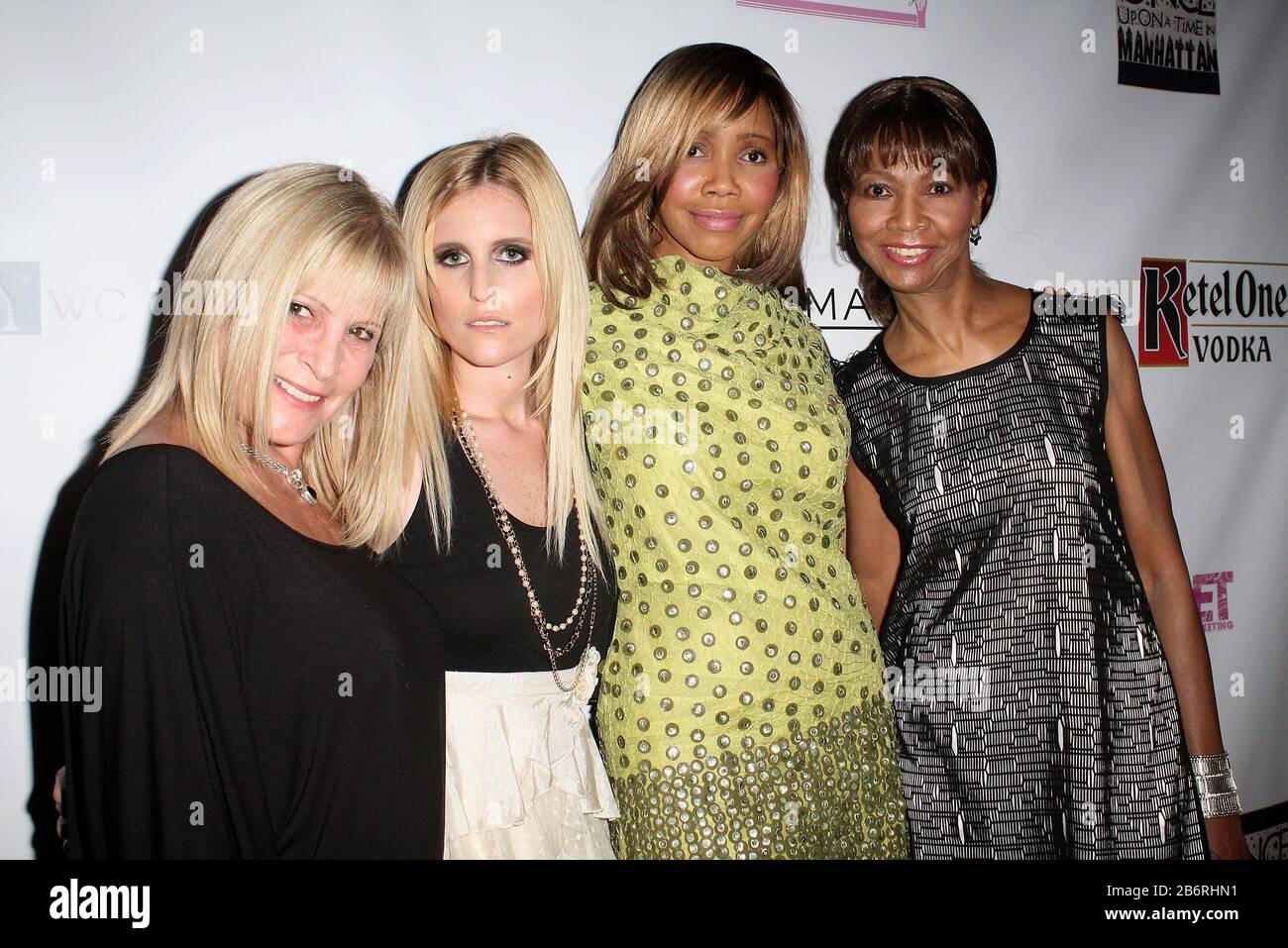 New York, NY, USA. 19 November, 2009. Cindy Marden, Jen Marden, Tia ...