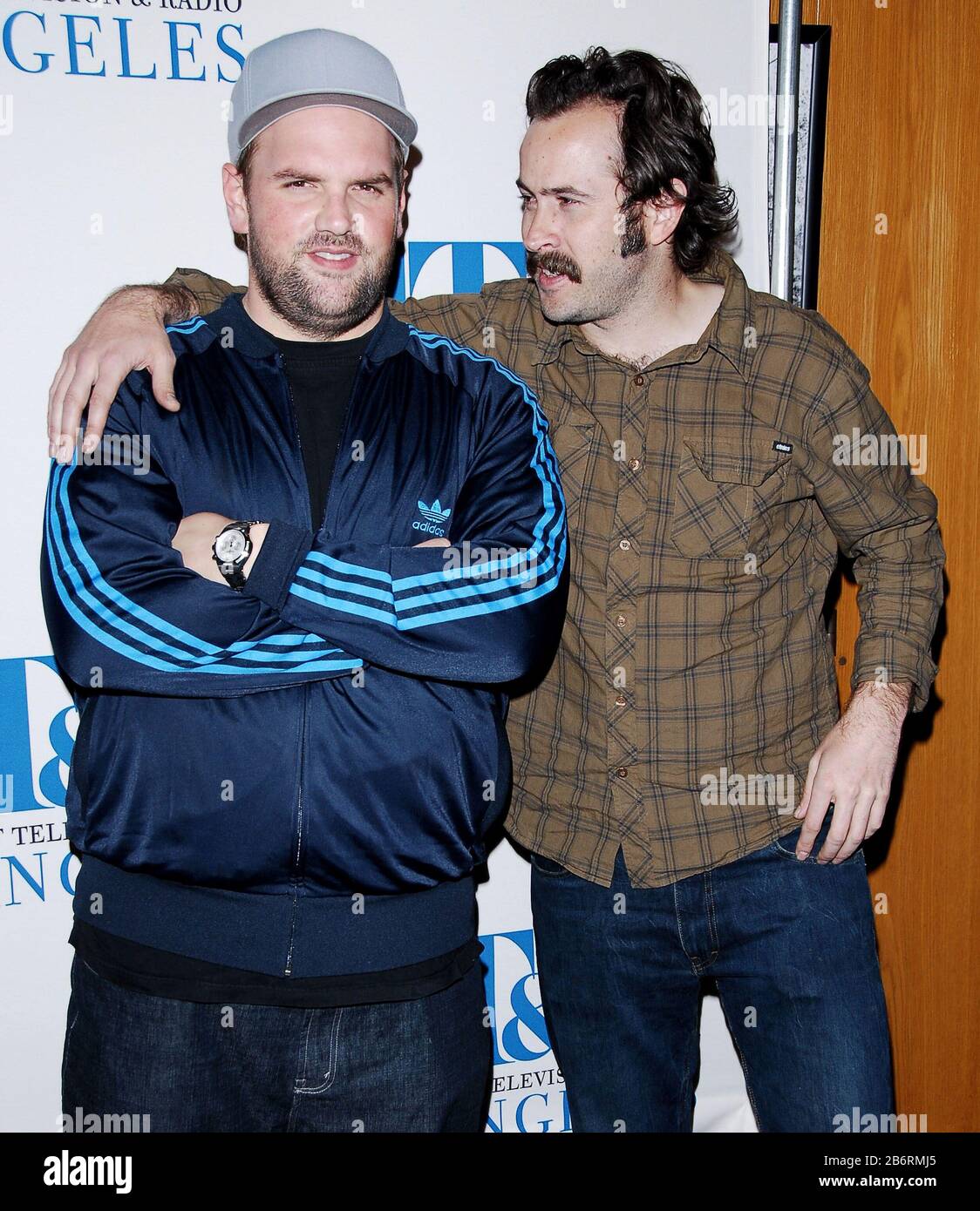 Red carpet retro ethan suplee and jason lee hi-res stock photography ...