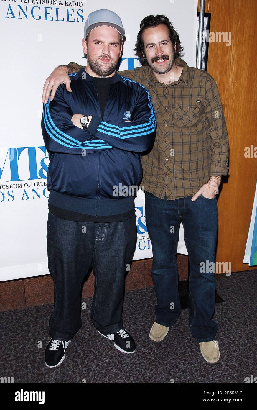 Red carpet retro ethan suplee and jason lee hi-res stock photography ...