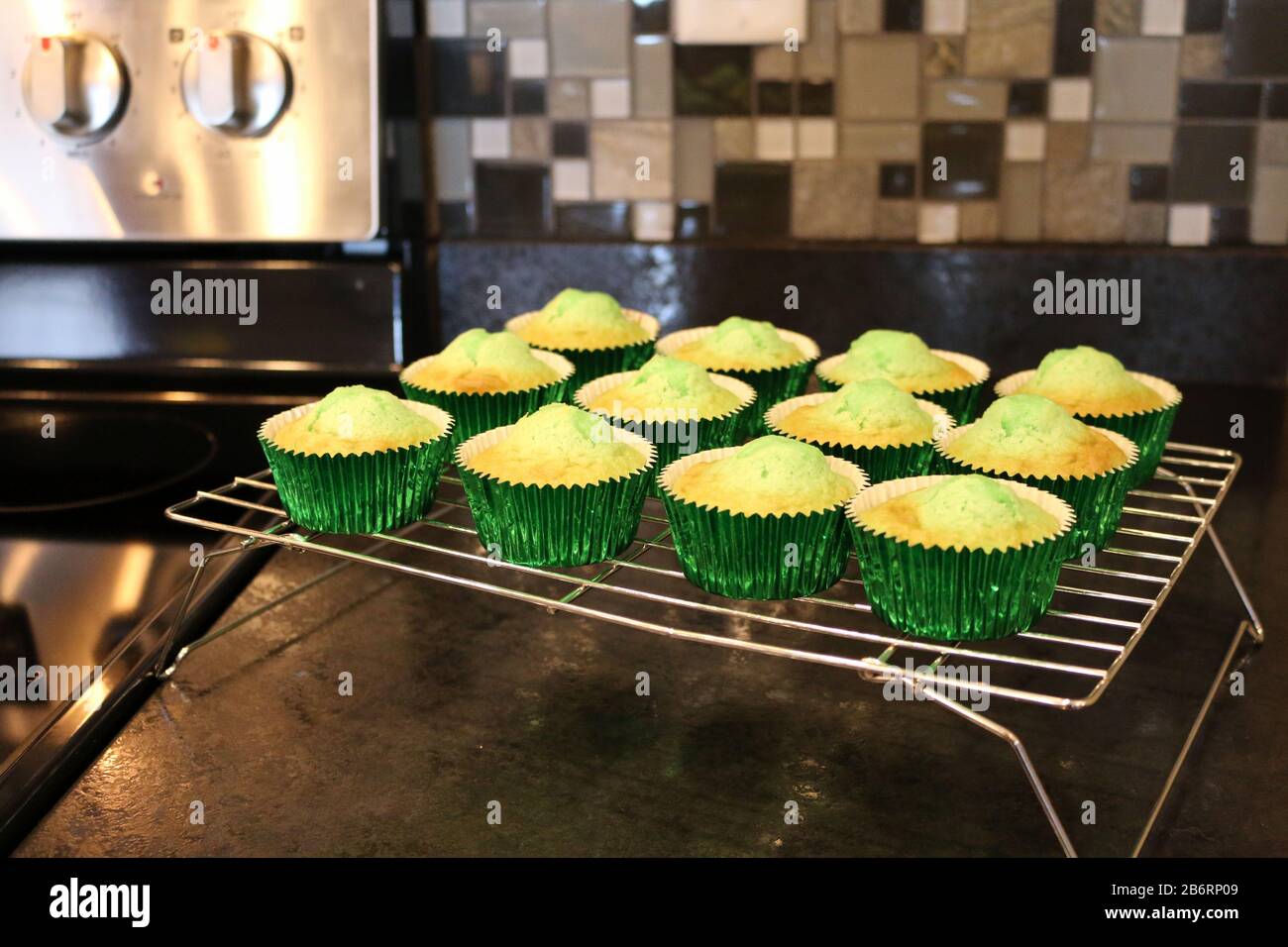 Wire racks hi-res stock photography and images - Alamy