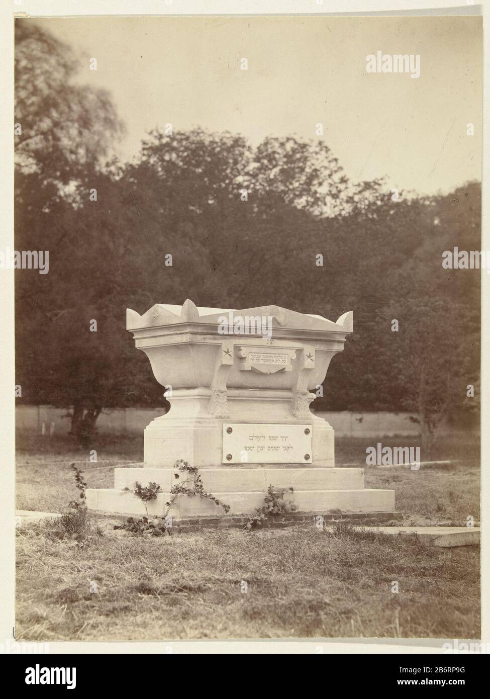 Grafmonument van Salomon Verveer op een Joodse begraafplaats Tomb of ...