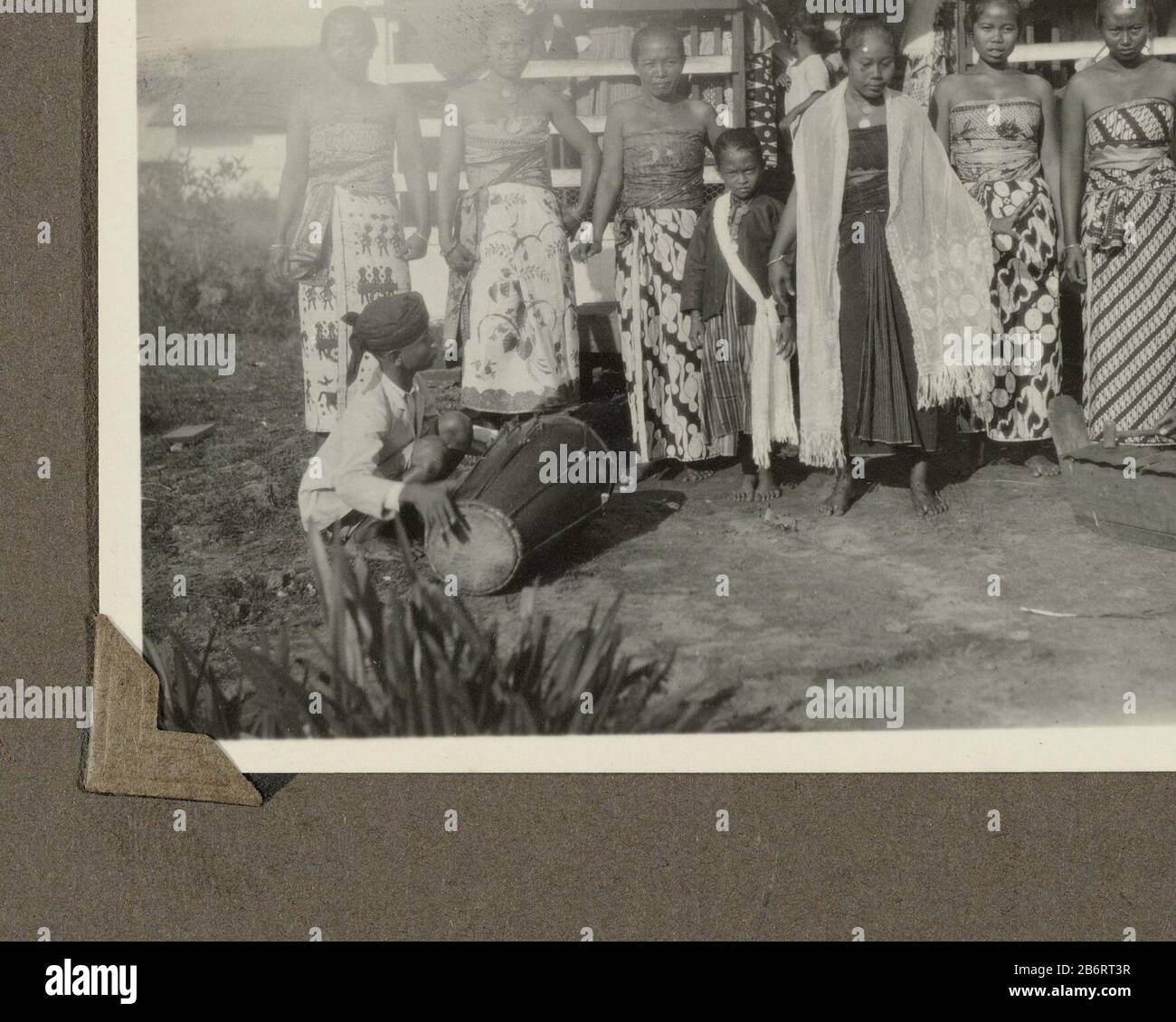 Groep Javaanse vrouwen in Suriname Group Javanese women in Suriname ...